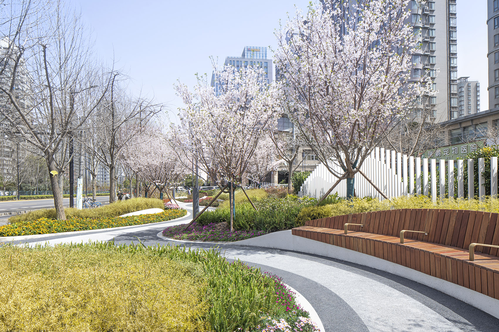 Shanghai Jingxin Pocket Park, China by U+ Design Lab - 谷德设计网