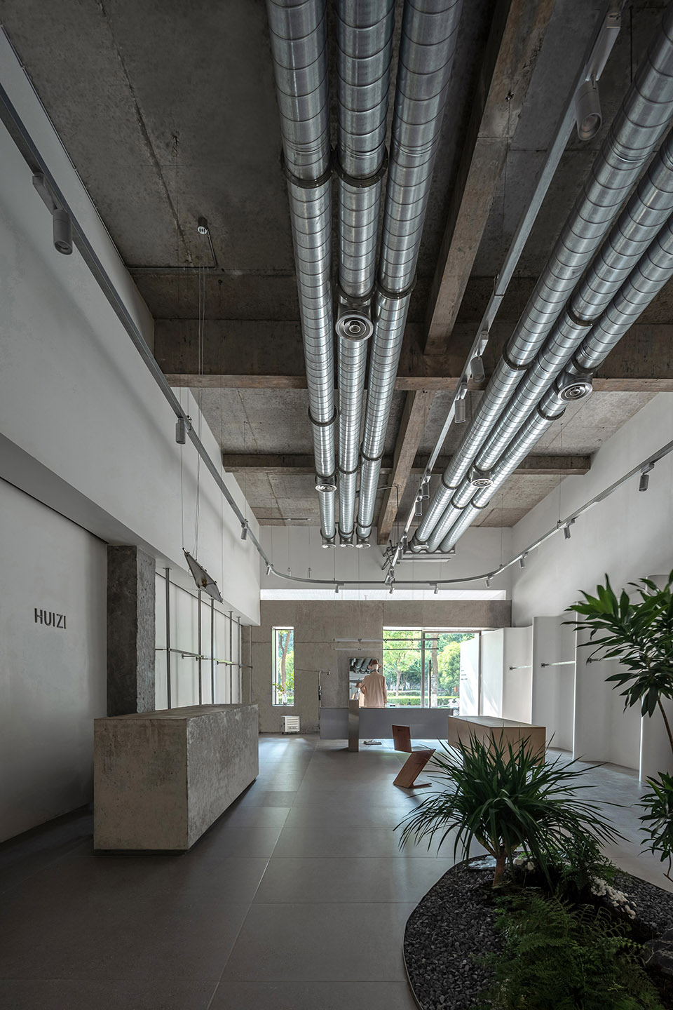 HUIZI Women’s Wear buyer’s store, China by YOUNG DESIGN - 谷德设计网