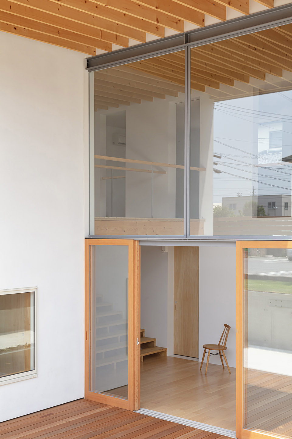 House with Hooked Multi-Level Crossing by ihrmk - 谷德设计网