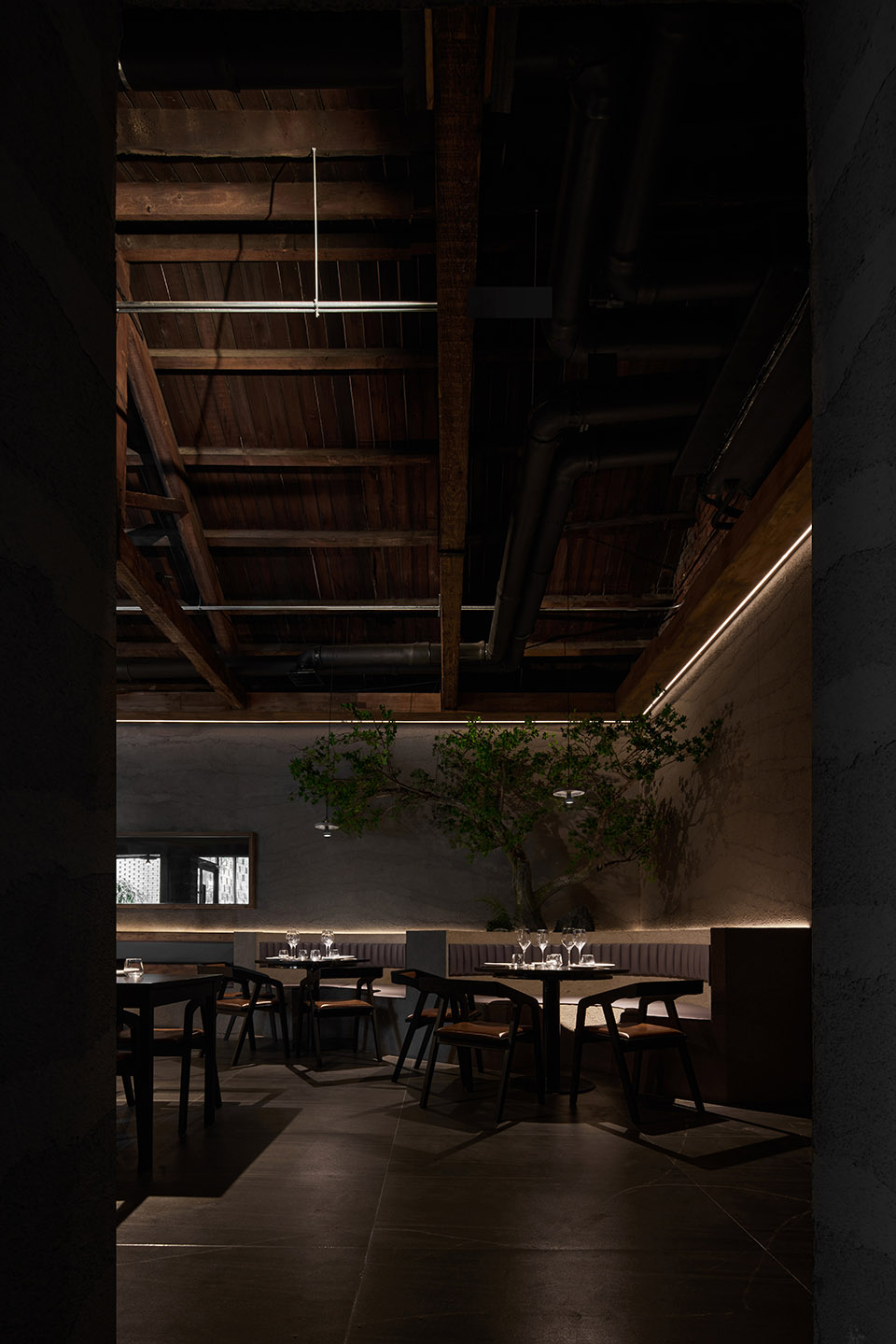 Hegeci restaurant by AFFLATUS SPACE CREATIVE DESIGN Ltd. - 谷德设计网