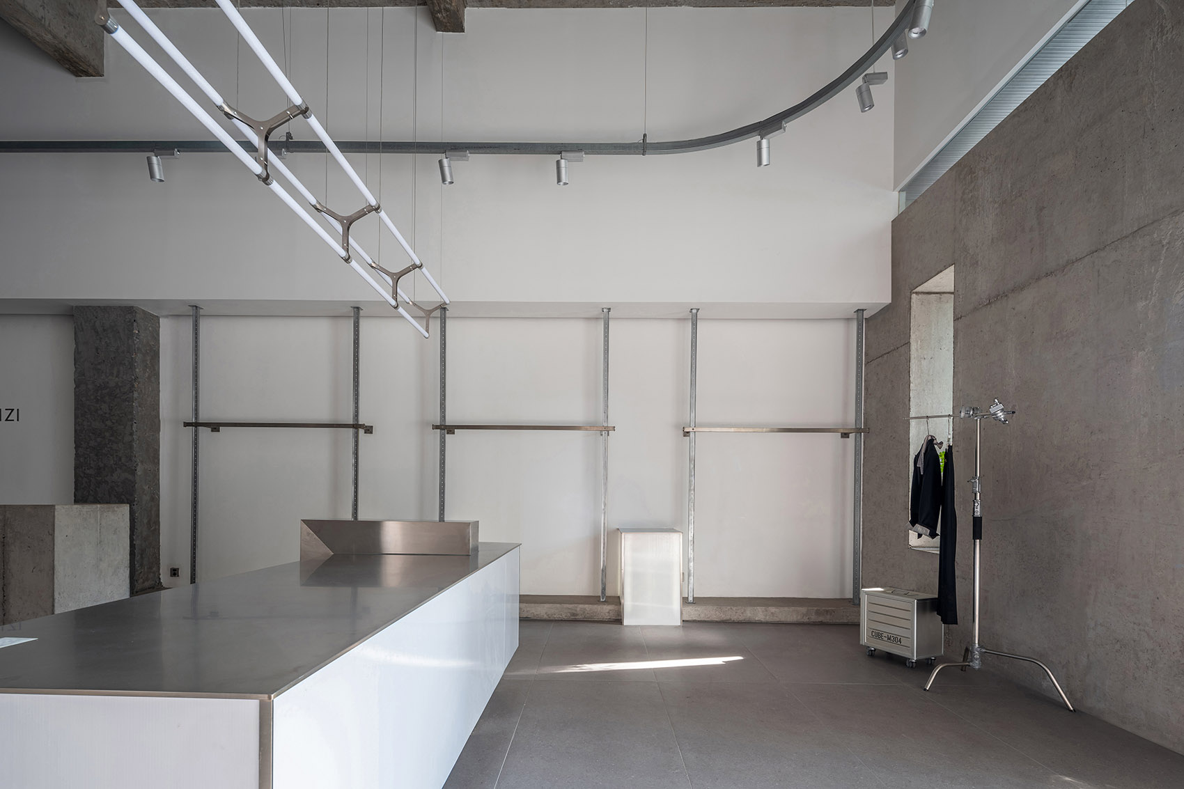 HUIZI Women’s Wear buyer’s store, China by YOUNG DESIGN - 谷德设计网