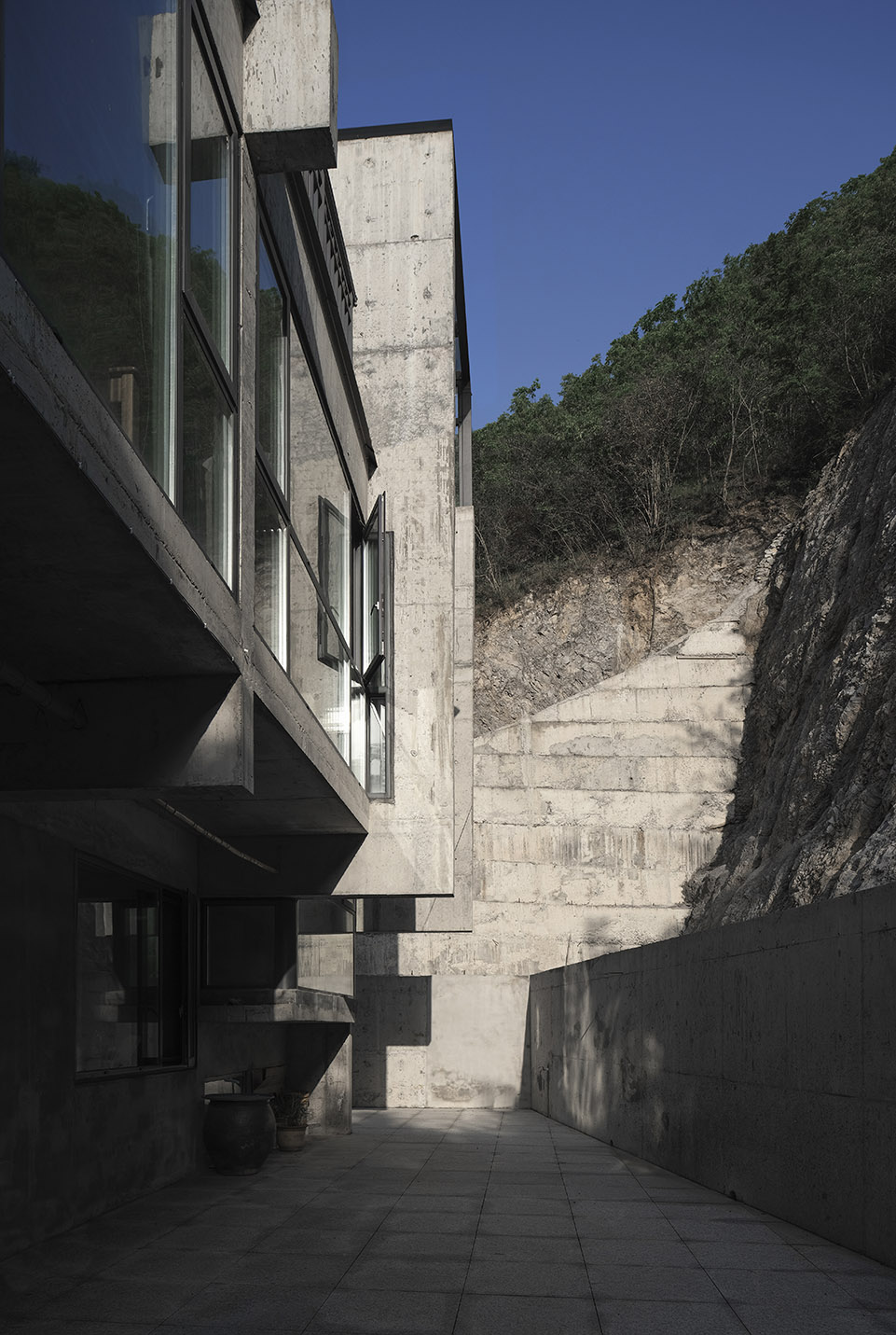 Cliff House by LI WENXI Architects - 谷德设计网