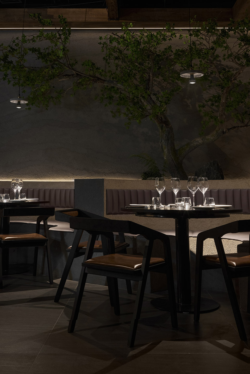 Hegeci restaurant by AFFLATUS SPACE CREATIVE DESIGN Ltd. - 谷德设计网