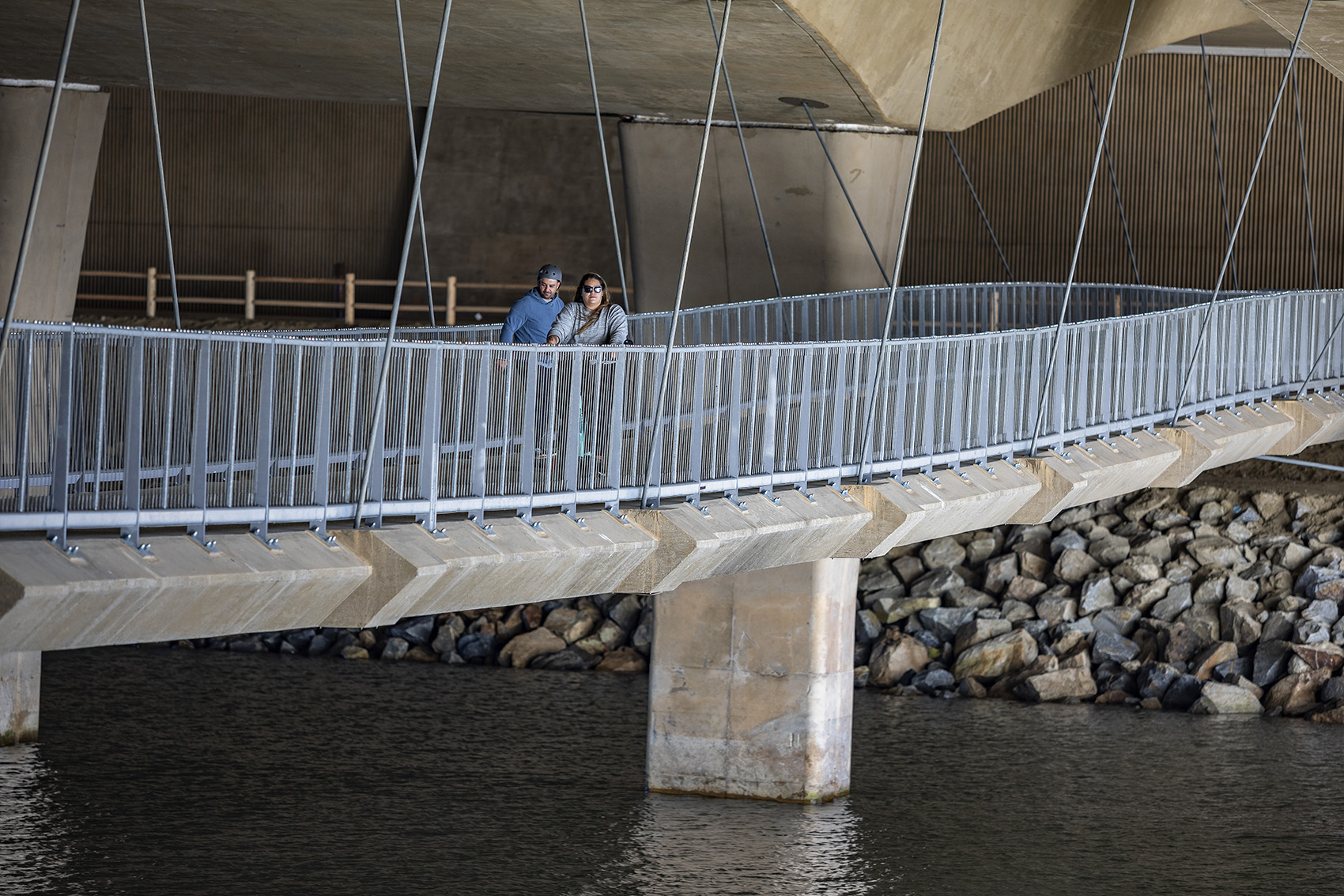 San Elijo Lagoon Pedestrian Bridge by Safdie Rabines Architects - 谷德设计网