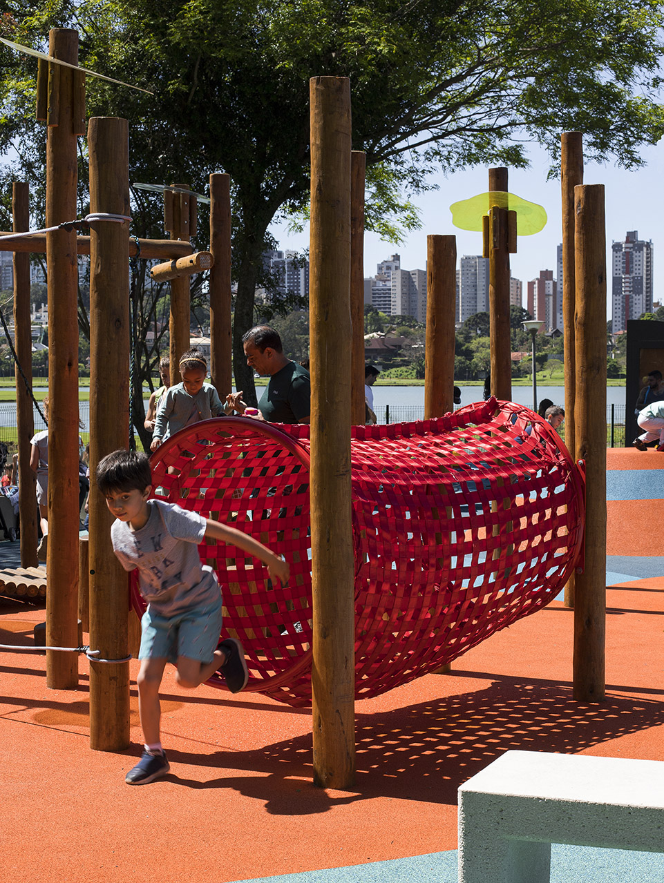 Playground Barigui by Antonio Abrão Arquitetura - 谷德设计网