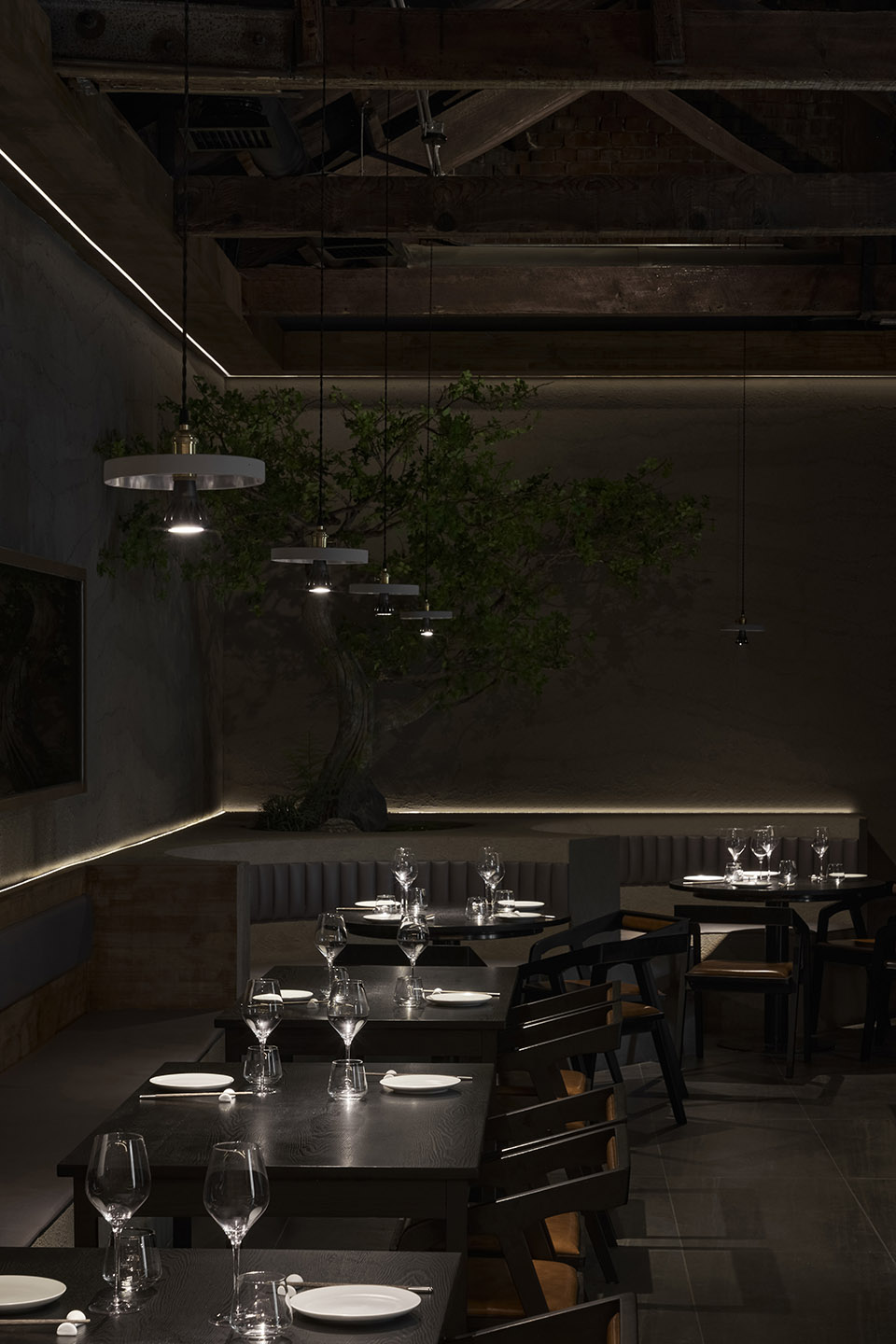 Hegeci restaurant by AFFLATUS SPACE CREATIVE DESIGN Ltd. - 谷德设计网