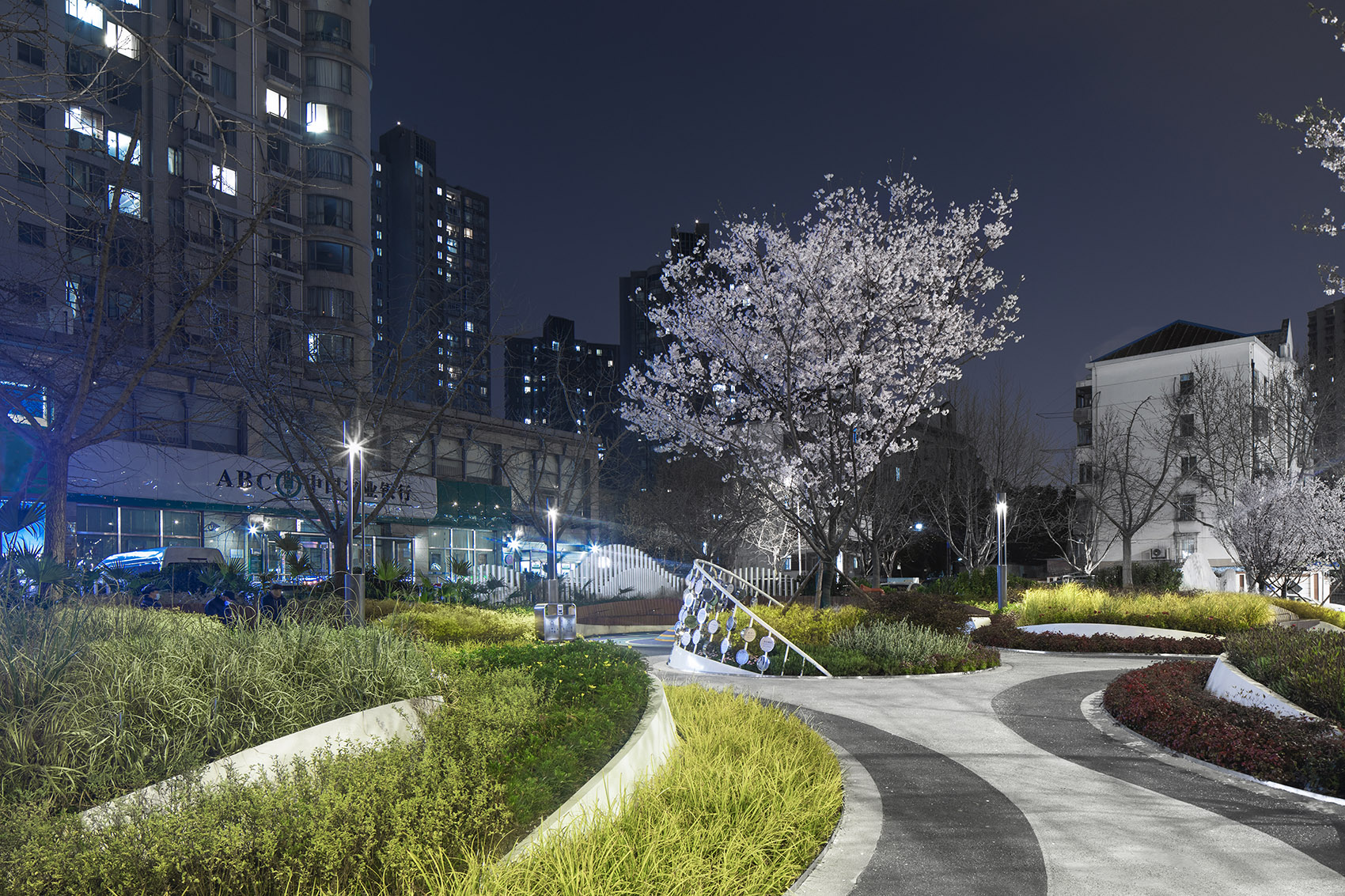 Shanghai Jingxin Pocket Park, China by U+ Design Lab - 谷德设计网