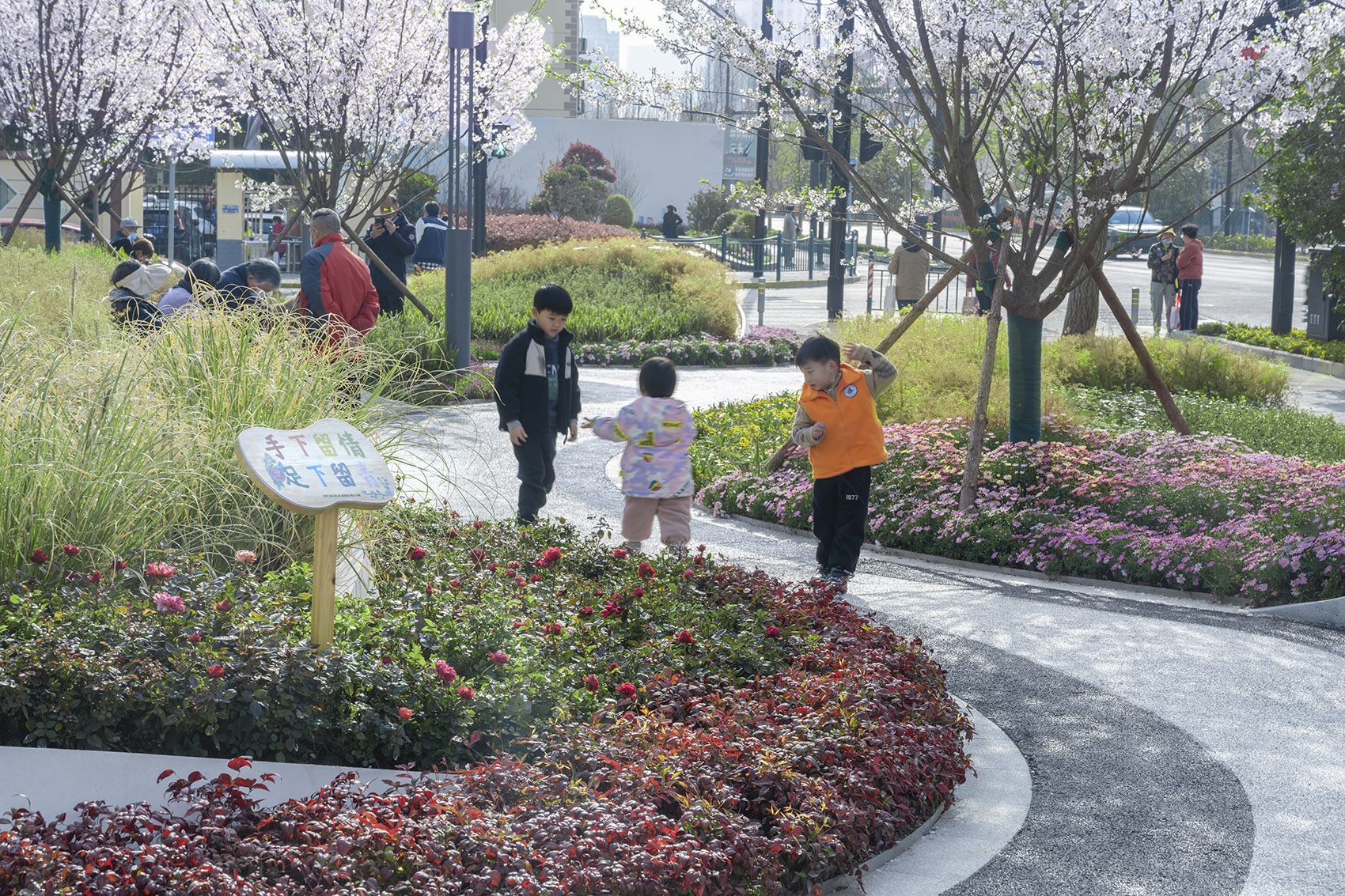 Shanghai Jingxin Pocket Park, China by U+ Design Lab - 谷德设计网