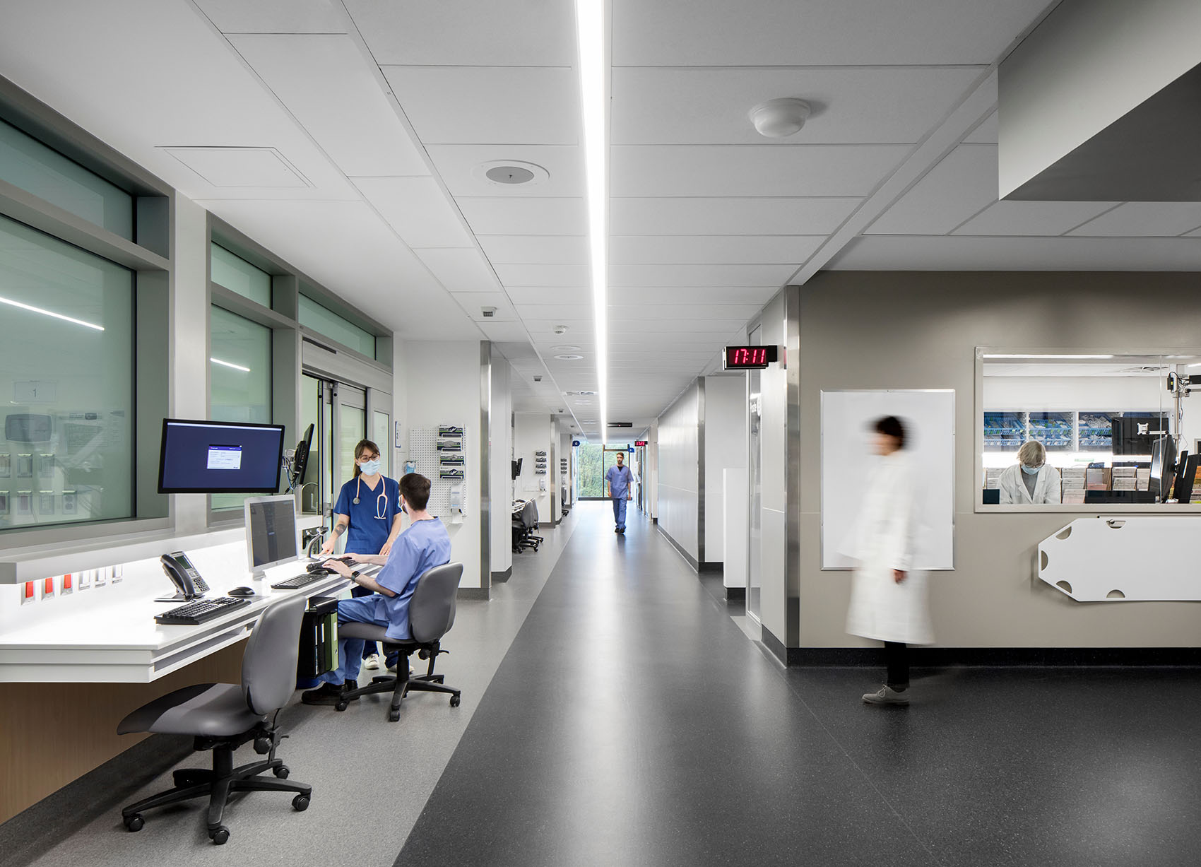 Luminous Expansion for Hôpital du Sacré-Cœur-de-Montréal by Provencher_Roy & Yelle Maillé ...