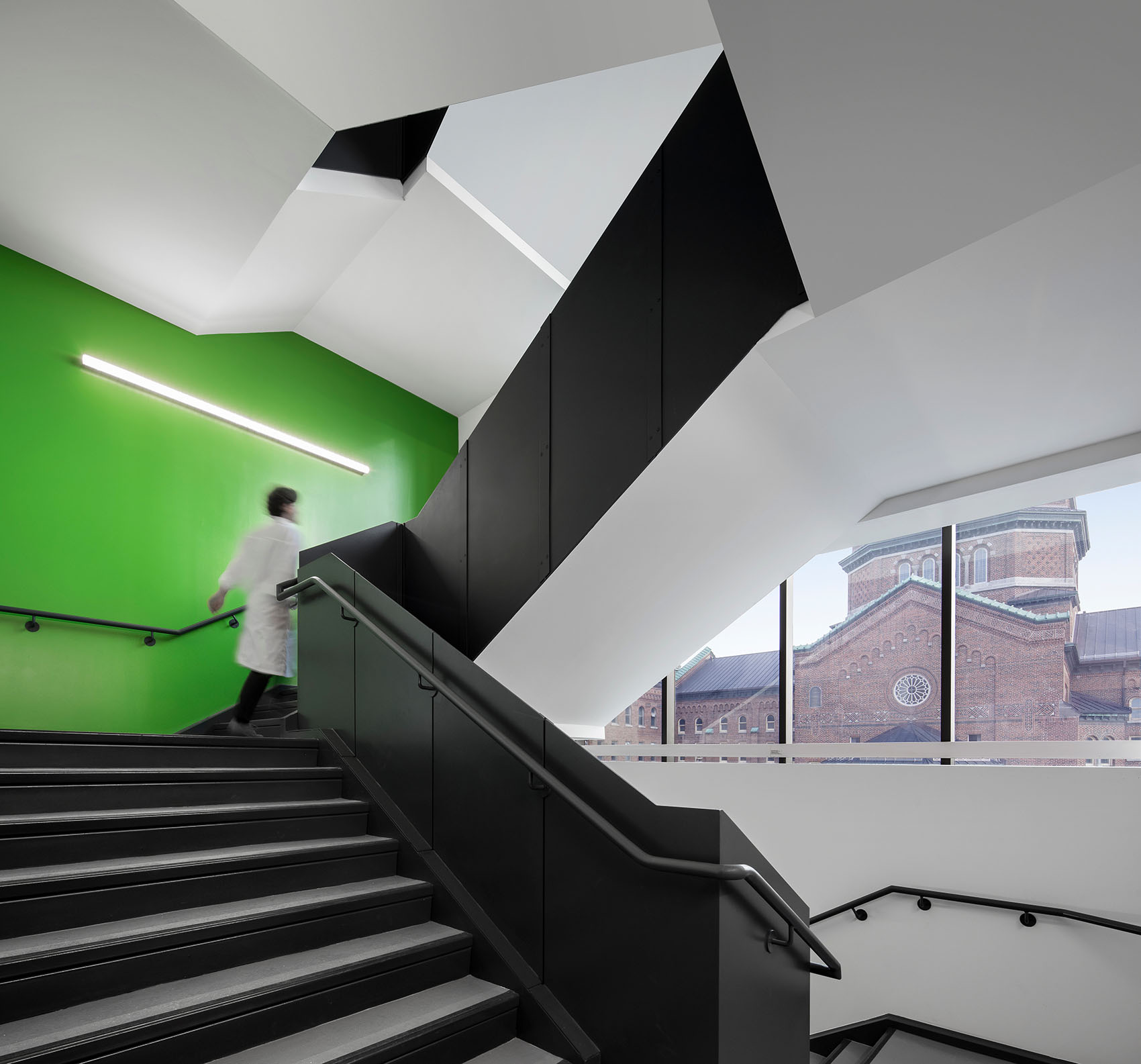 Luminous Expansion for Hôpital du Sacré-Cœur-de-Montréal by Provencher ...