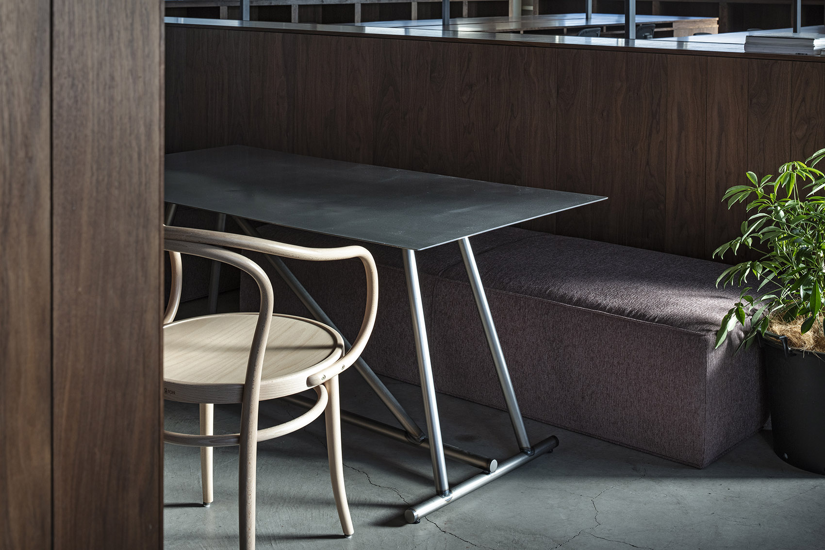 AQO Office by HYBE Design Team + TEKI DESIGN - 谷德设计网
