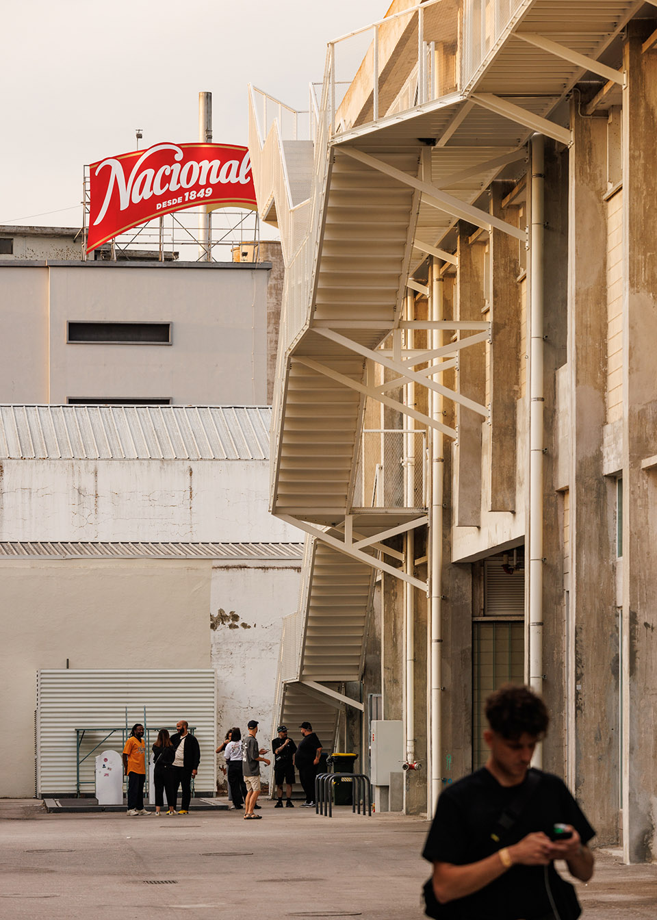 Factory Lisbon by Julian Breinersdorfer + José Baganha + Angela Maurice - 谷德设计网