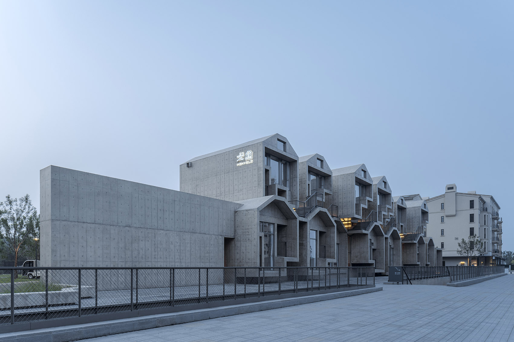 The Kennels by Atelier GOM - 谷德设计网