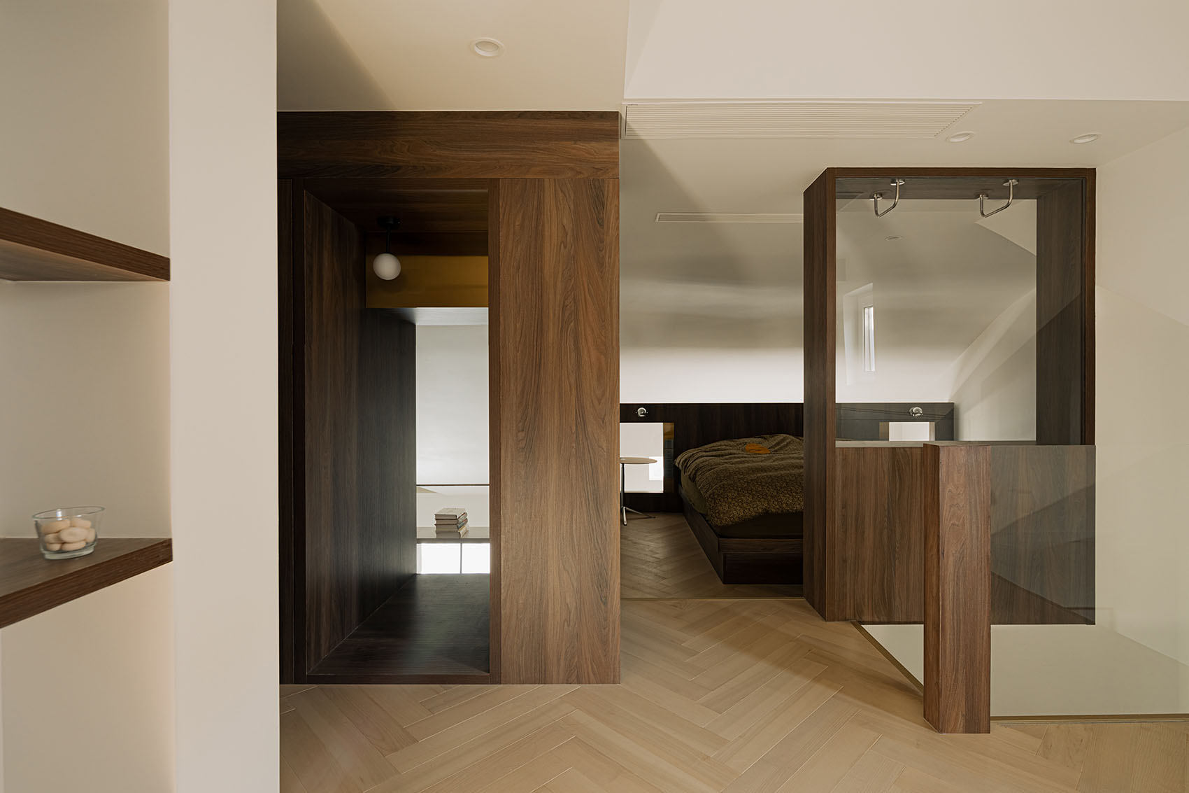 Duplex Apartment with Vertical Circulation by Qisi Design - 谷德设计网