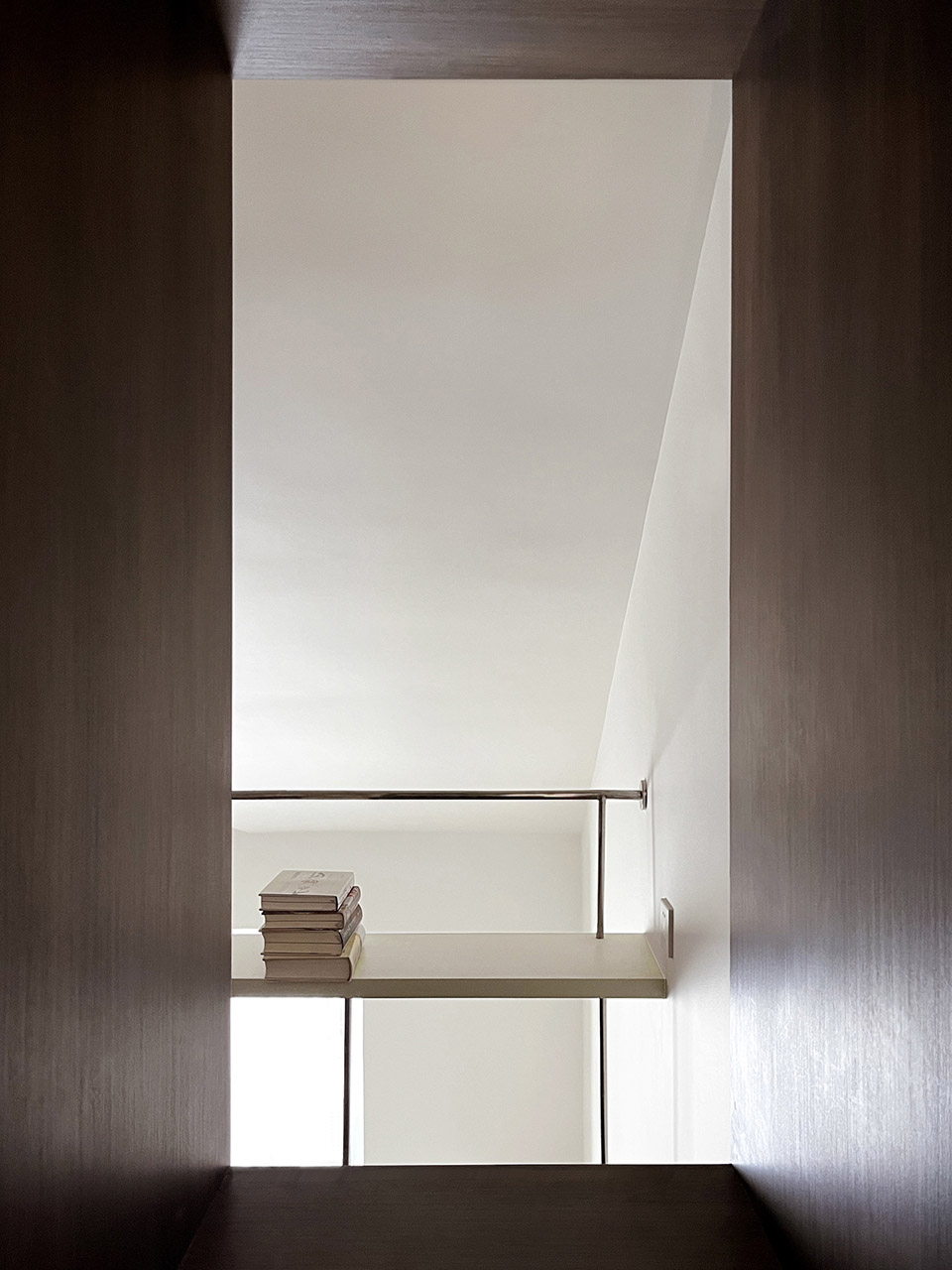 Duplex Apartment with Vertical Circulation by Qisi Design - 谷德设计网