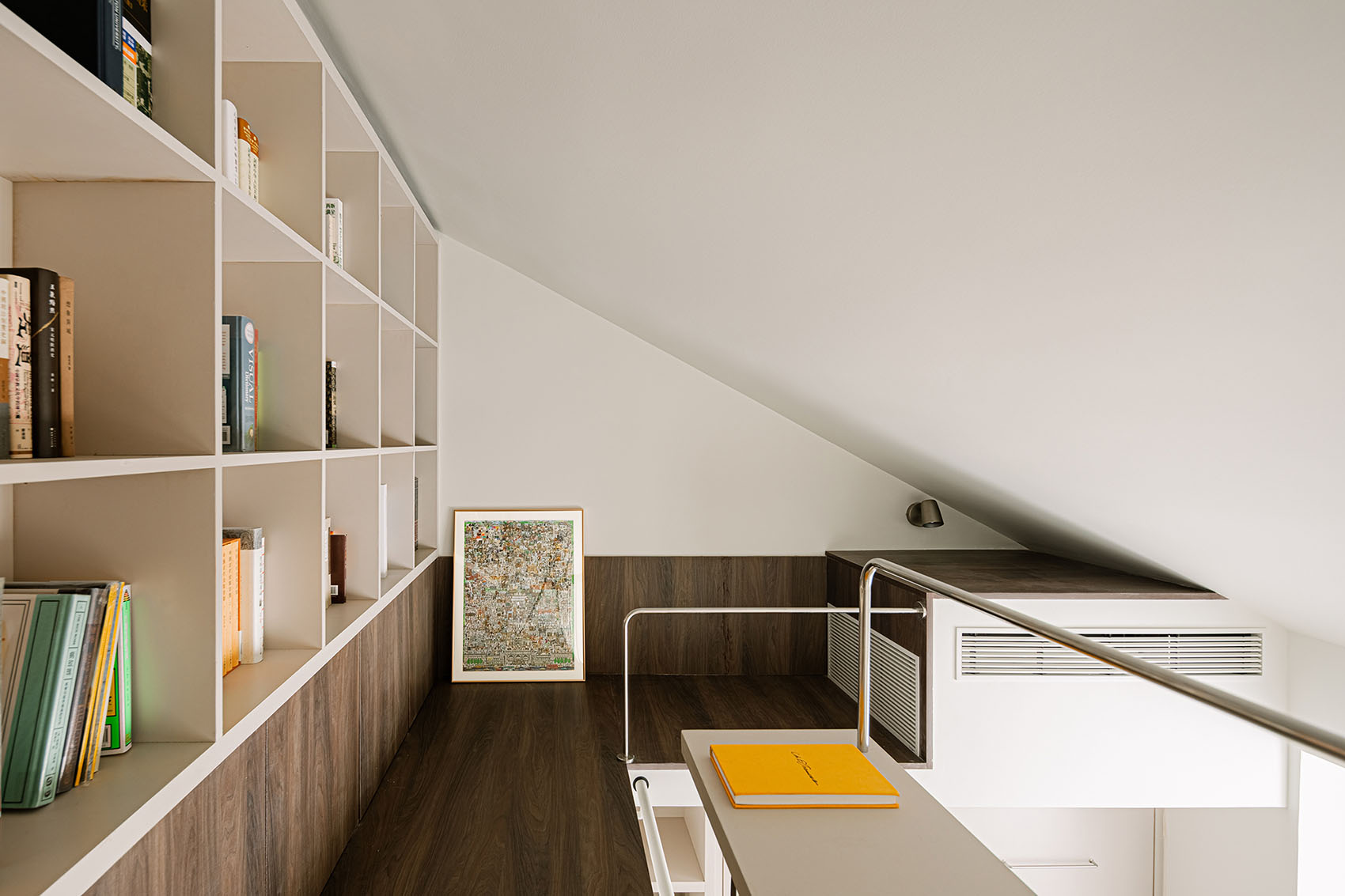 Duplex Apartment with Vertical Circulation by Qisi Design - 谷德设计网