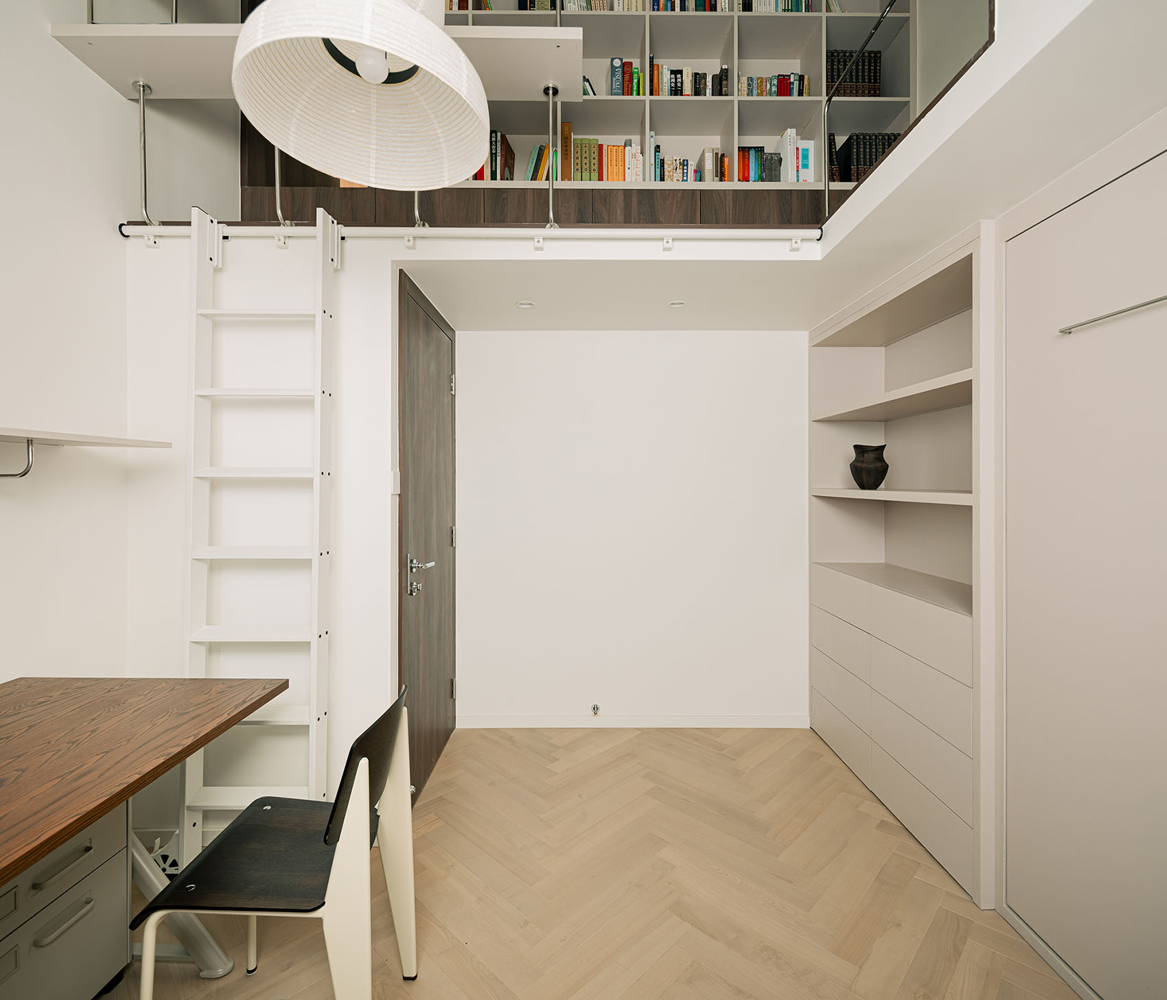 Duplex Apartment with Vertical Circulation by Qisi Design - 谷德设计网