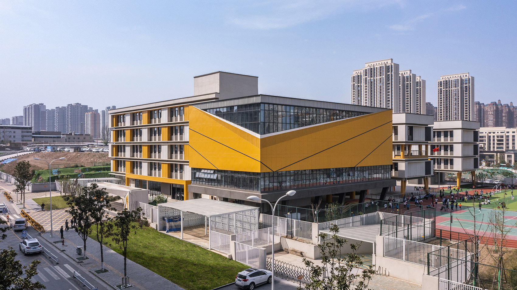 Xi’an Chanba N.23 Primary school by Sixth Architecture Design Institute ...