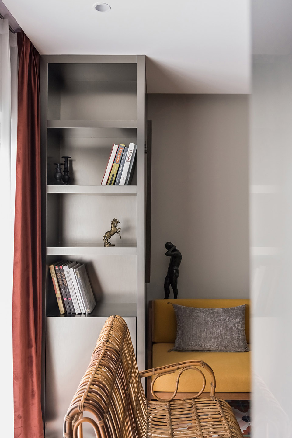 “The Metal Box”- Apartment Renovation by NA-DECO - 谷德设计网