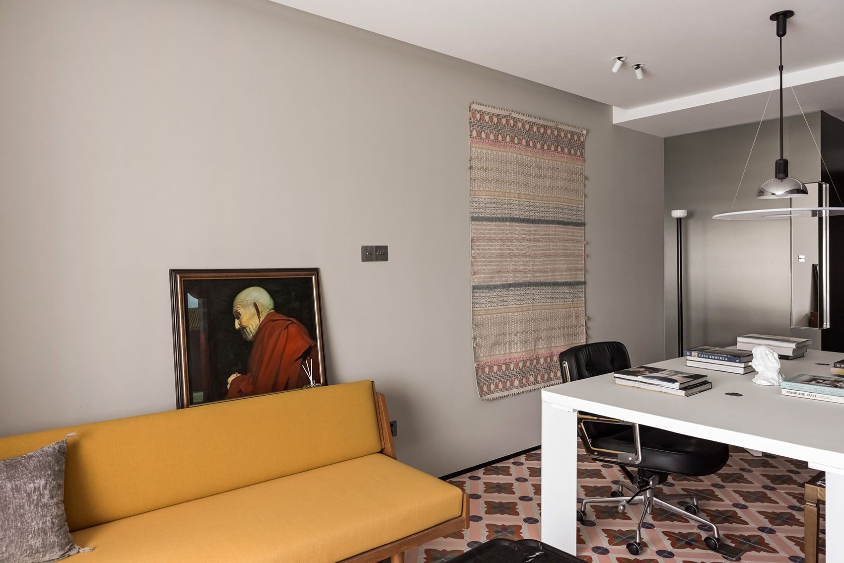 “The Metal Box”- Apartment Renovation by NA-DECO - 谷德设计网