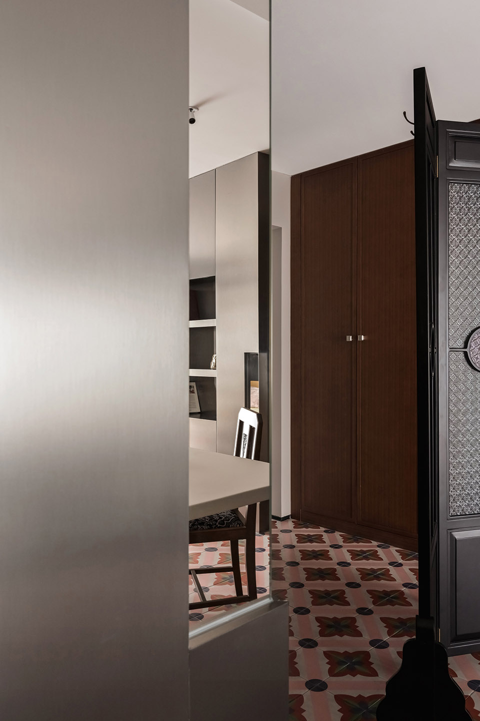 “The Metal Box”- Apartment Renovation by NA-DECO - 谷德设计网