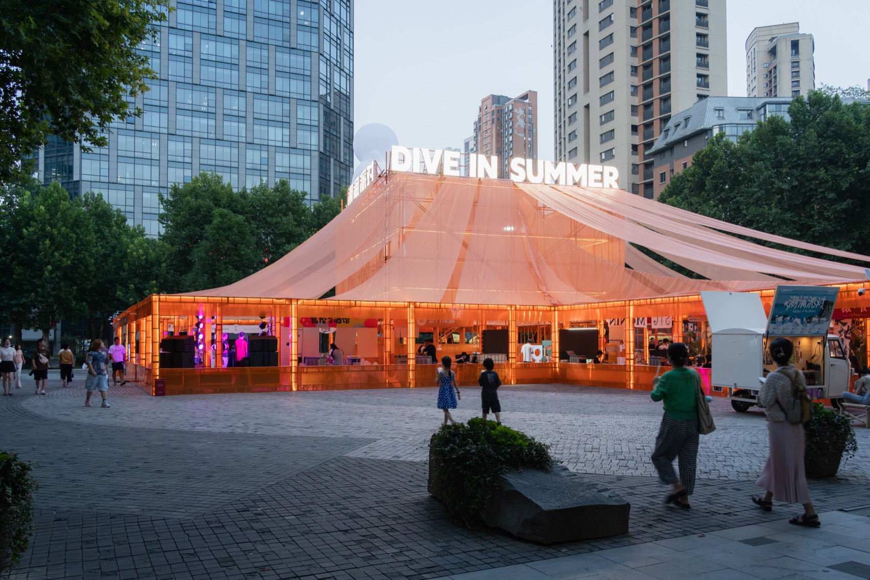 Wuhan Tiandi “DIVE IN SUMMER”by UAO - 谷德设计网