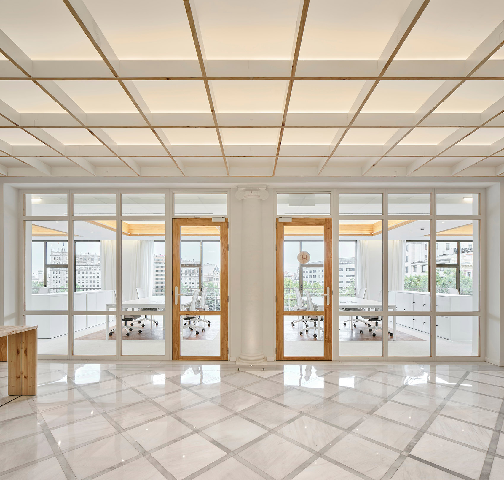 Casa Pich i Pon. LOOM Plaza Catalunya by SCOB - 谷德设计网