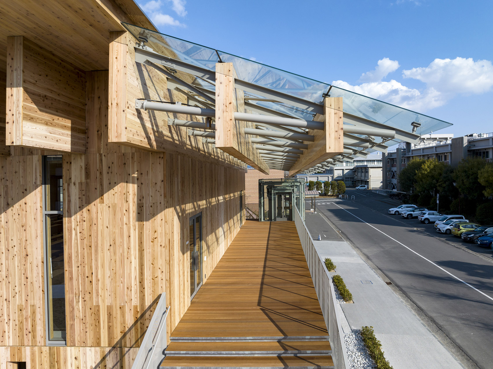 Okayama University “Okayama Visionary Commons”(OUX) by Kengo Kuma and ...
