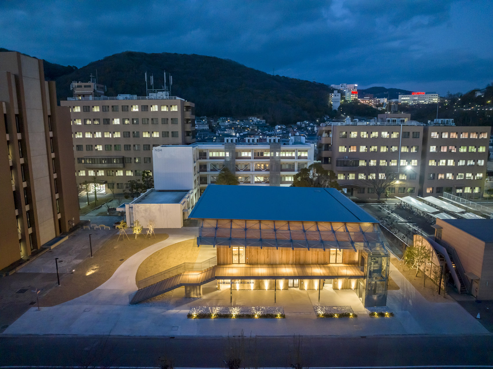Okayama University “Okayama Visionary Commons”(OUX) by Kengo Kuma and ...