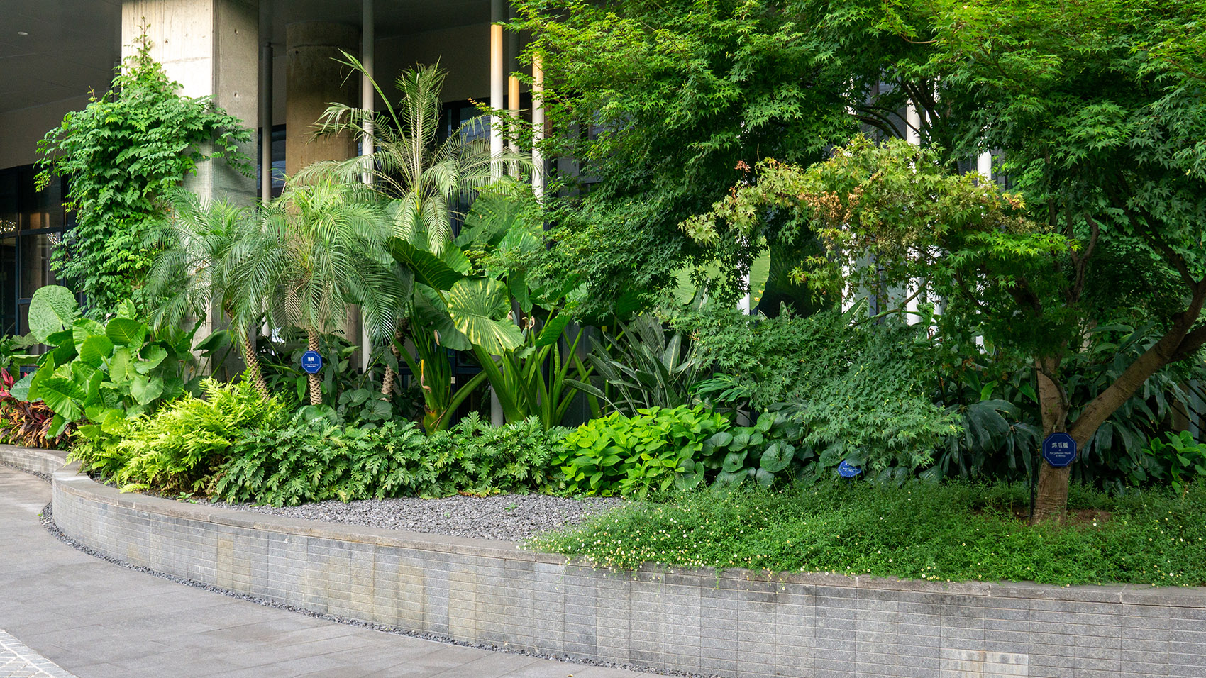 Landscape Design of Chongqing Weilan Linkong Holiday Inn, China by ...