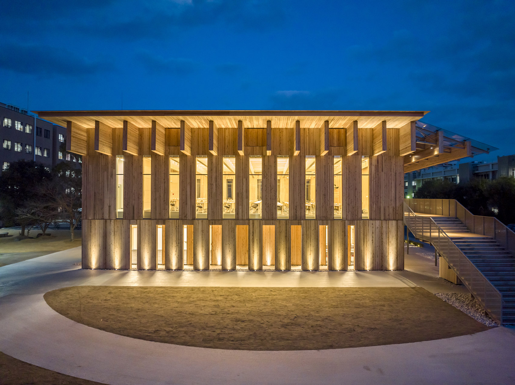 Okayama University “Okayama Visionary Commons”(OUX) by Kengo Kuma and ...