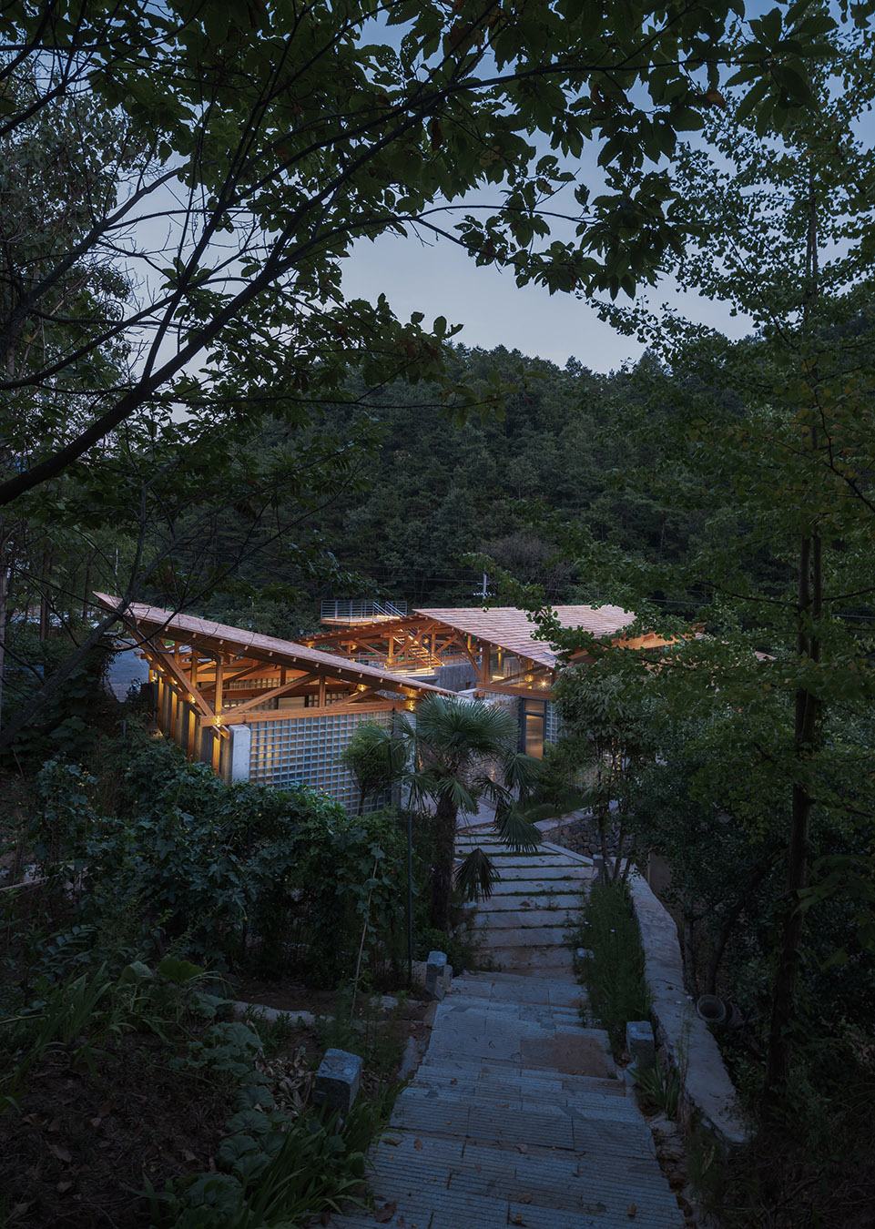 Multifunctional Service Center of Liuba Mountain Scenic Area by Shulin ...