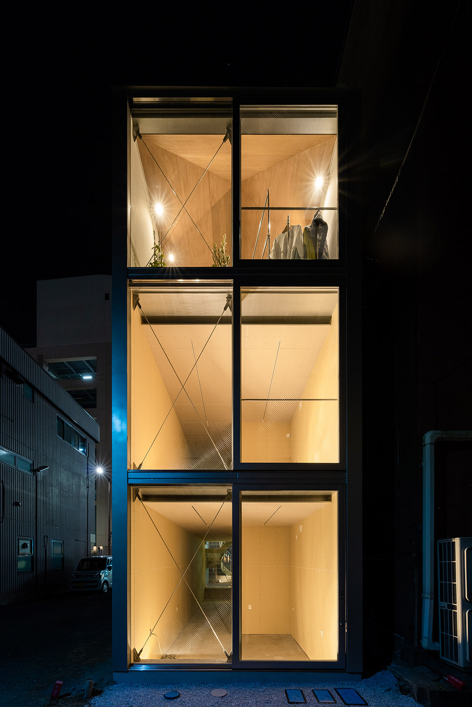 Pencil Building in Kumagaya by Sigma Construction Co., Ltd./Ono ...