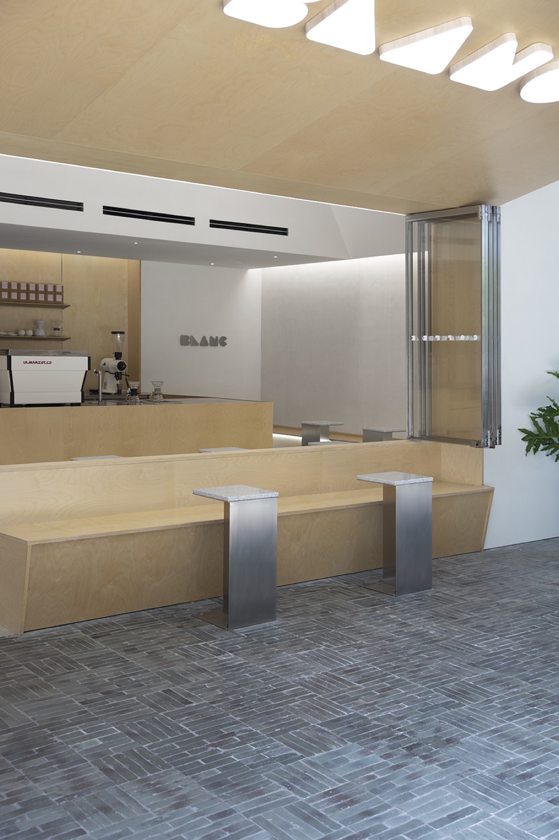 BLANC COFFEE by ATELIER RAW - 谷德设计网