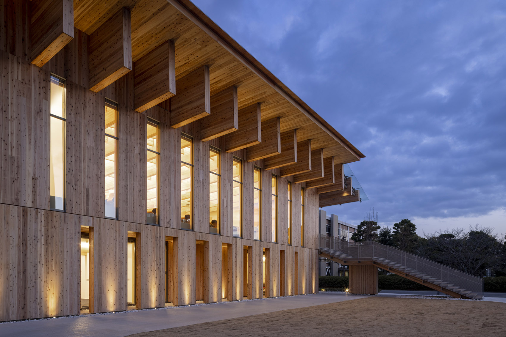 Okayama University “Okayama Visionary Commons”(OUX) by Kengo Kuma and ...