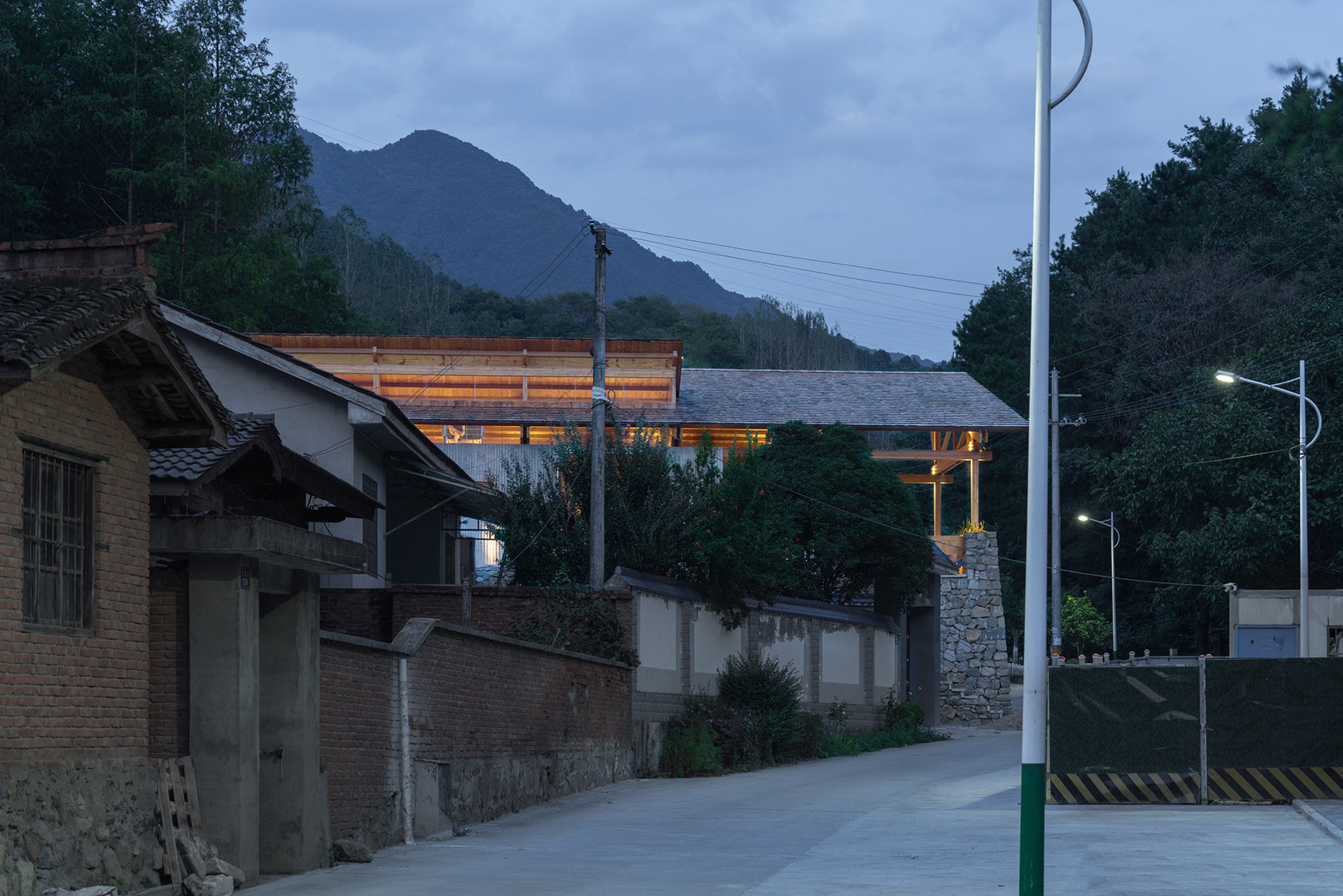 Multifunctional Service Center of Liuba Mountain Scenic Area by Shulin ...