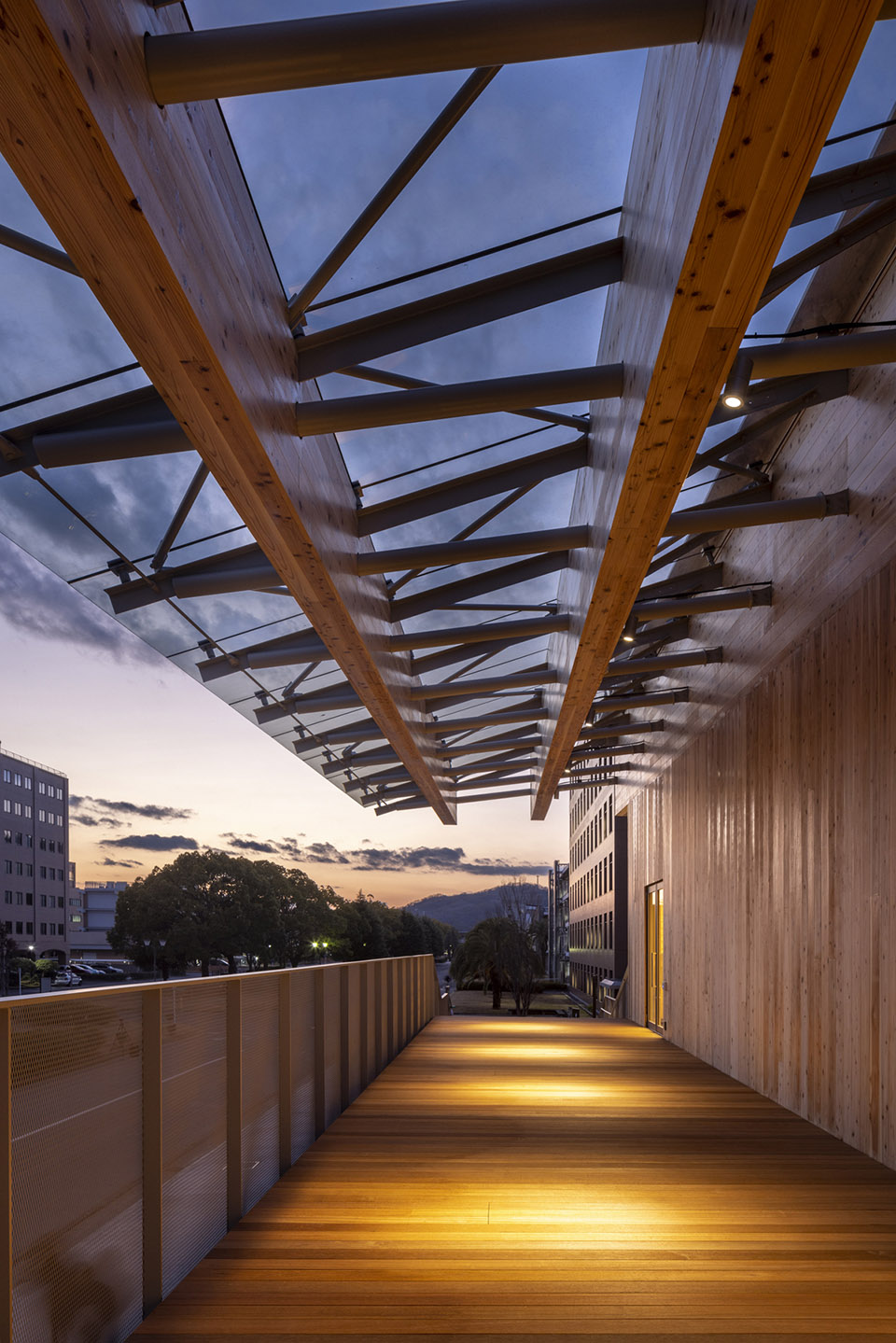 Okayama University “Okayama Visionary Commons”(OUX) by Kengo Kuma and ...