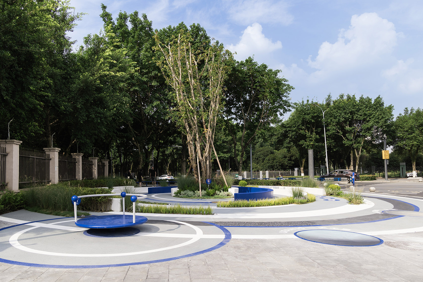 High-Tech Quantum Pocket Park by 10Design - 谷德设计网