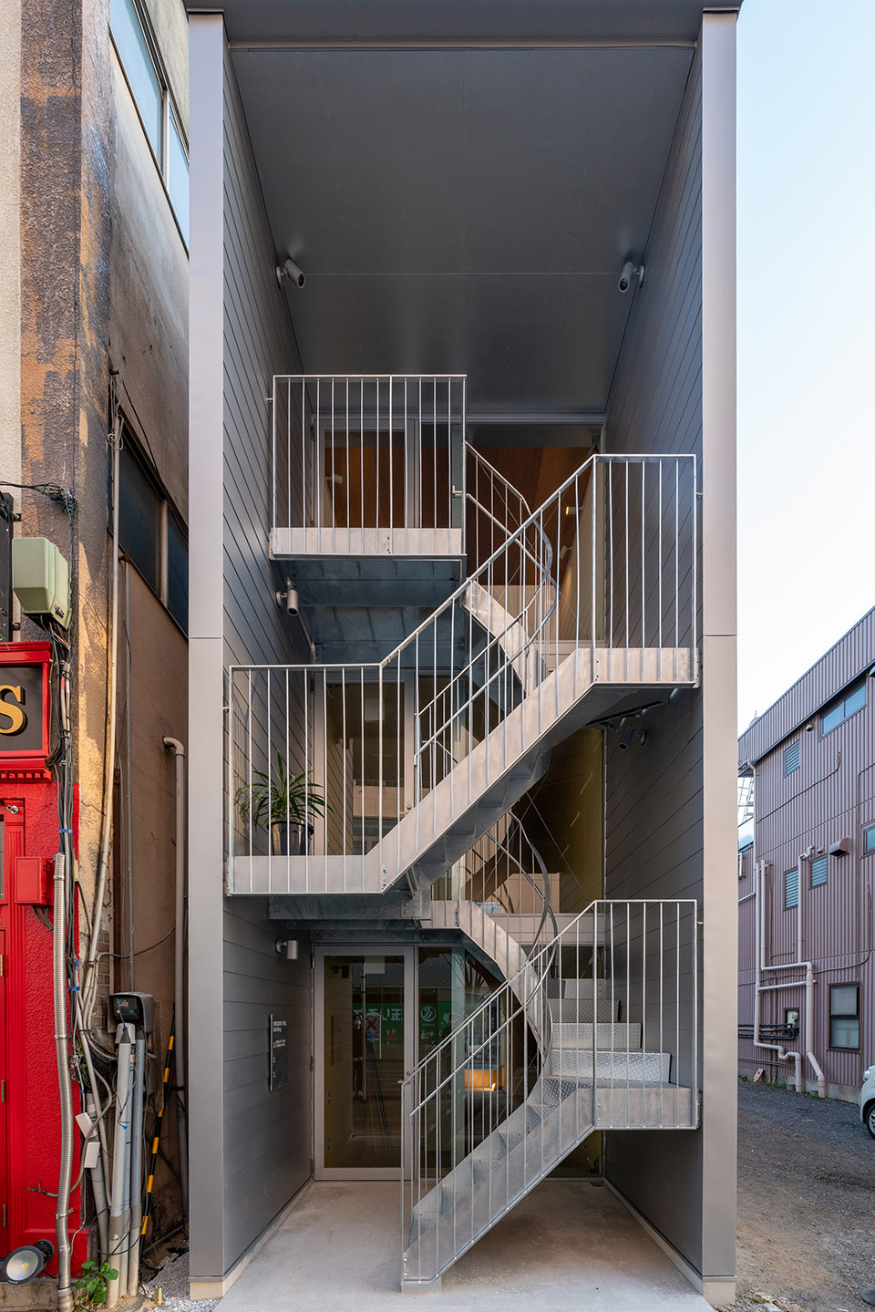 Pencil Building in Kumagaya by Sigma Construction Co., Ltd./Ono ...