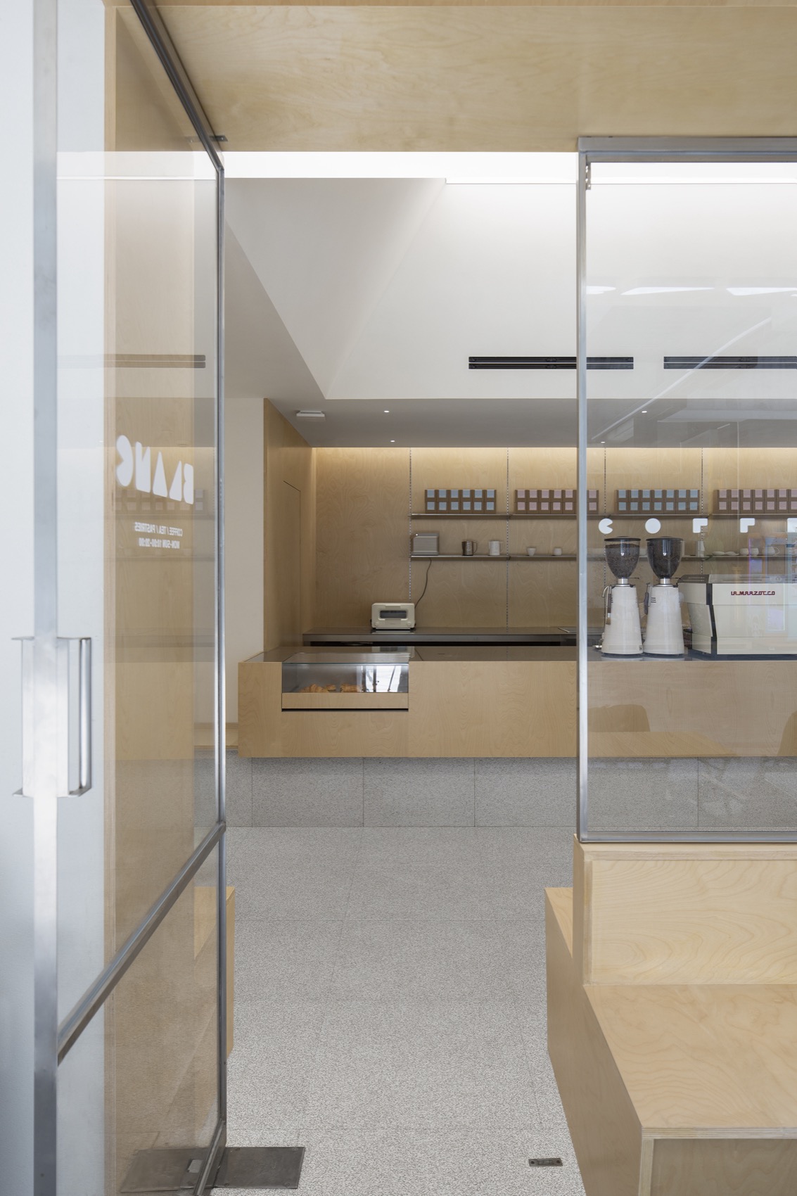 BLANC COFFEE by ATELIER RAW - 谷德设计网