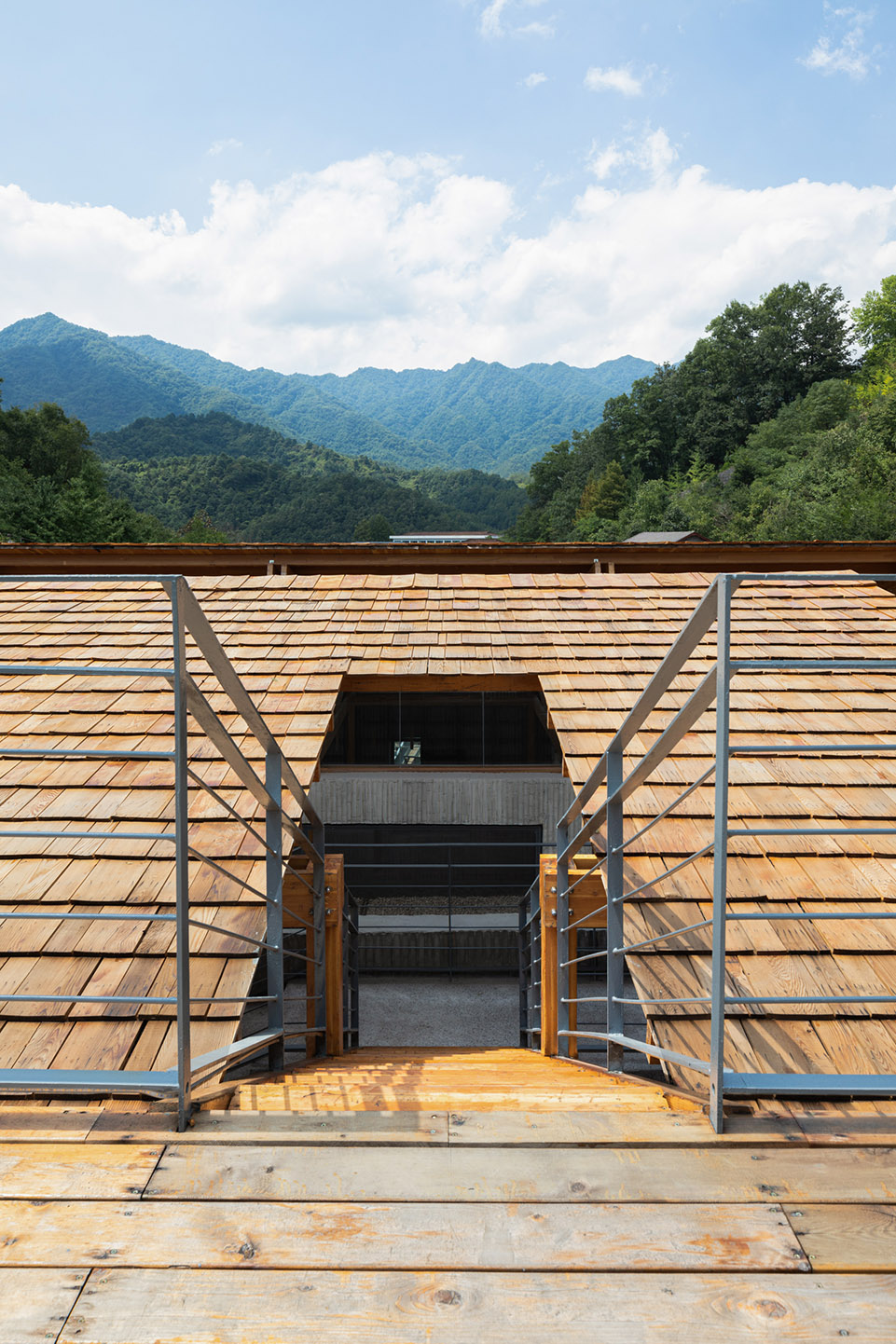 Multifunctional Service Center of Liuba Mountain Scenic Area by Shulin ...