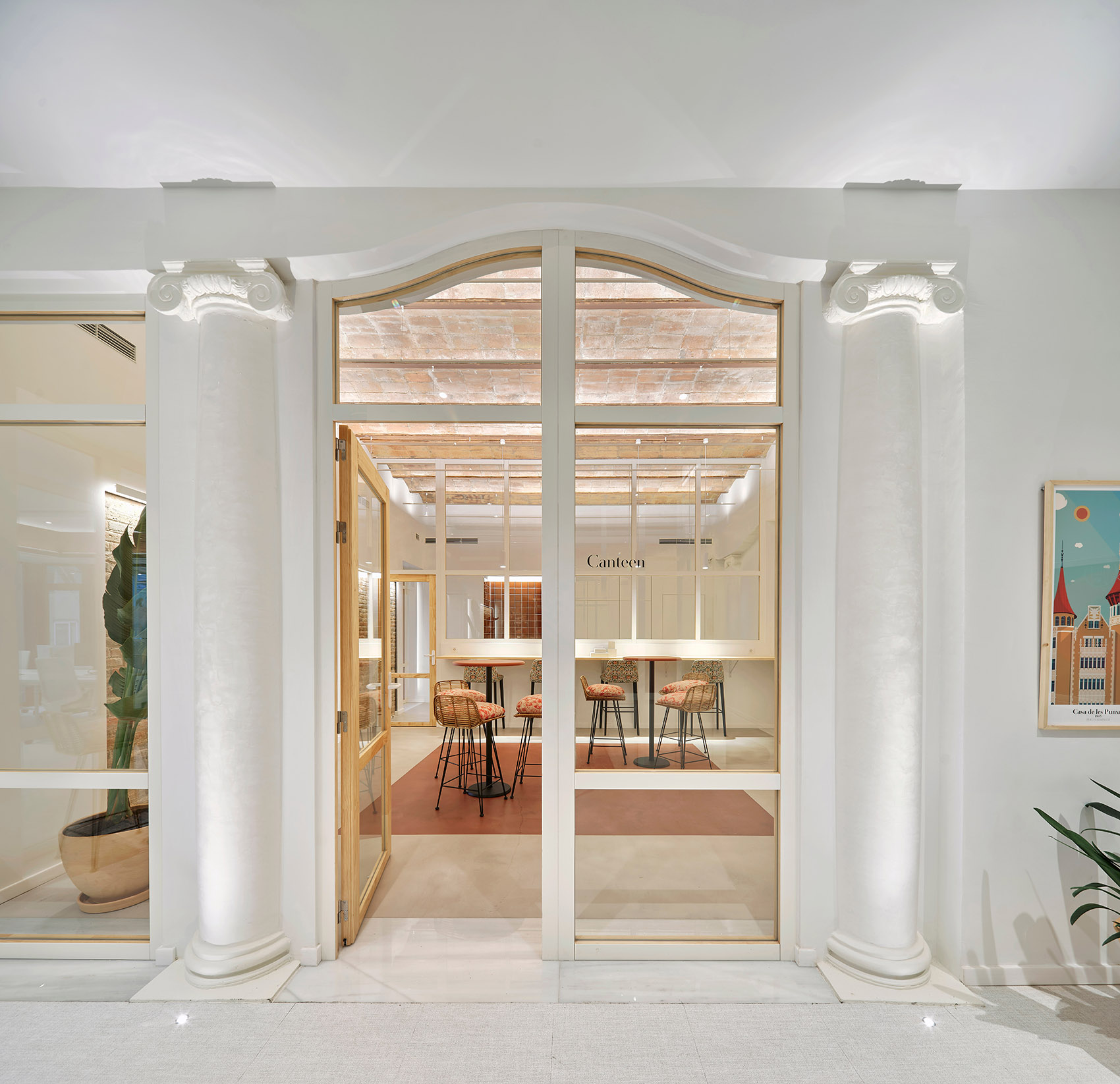 Casa Pich i Pon. LOOM Plaza Catalunya by SCOB - 谷德设计网