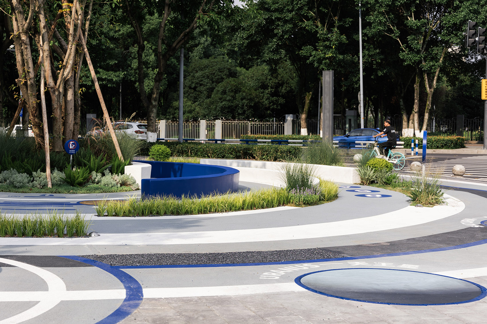 High-Tech Quantum Pocket Park by 10Design - 谷德设计网