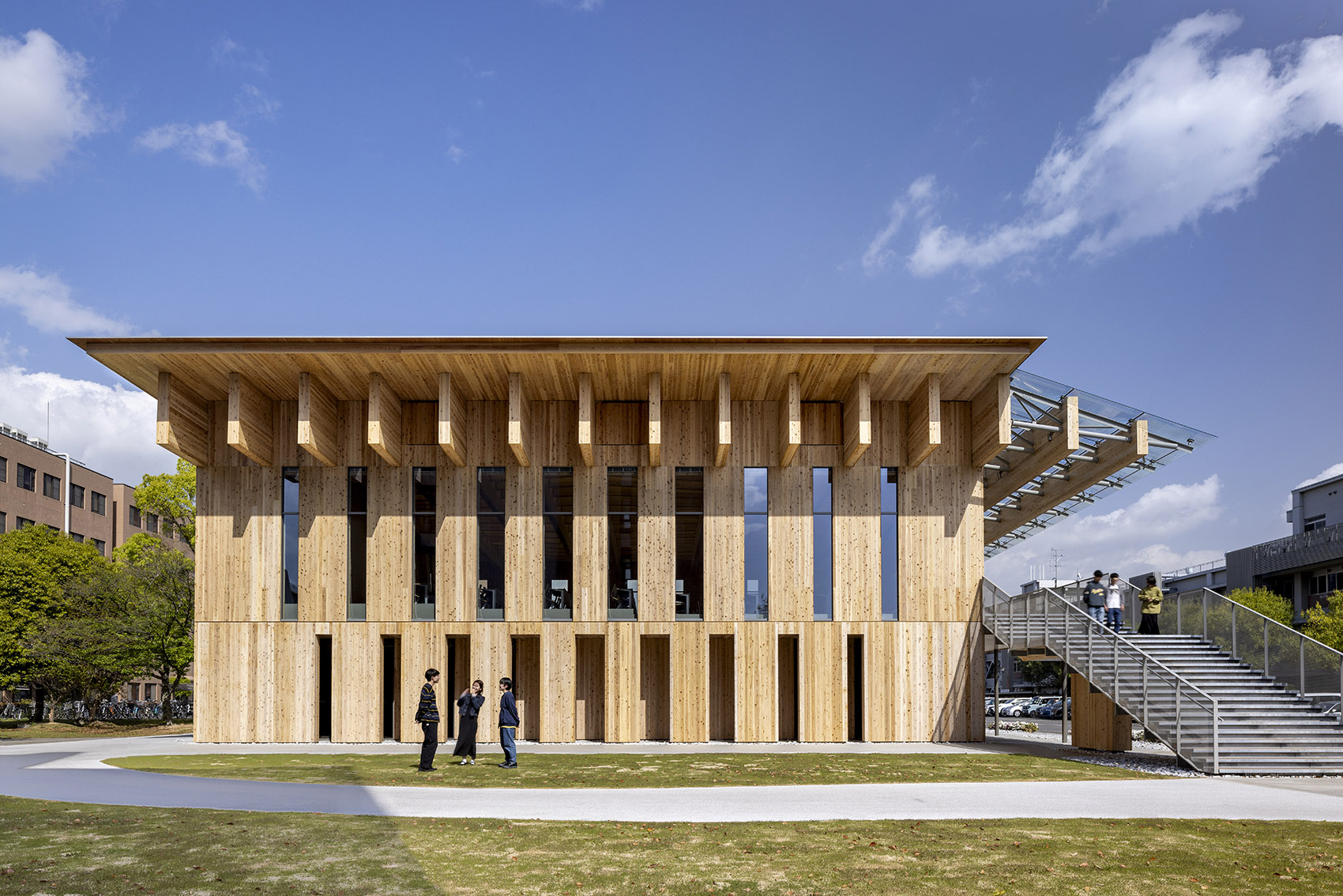 Okayama University “Okayama Visionary Commons”(OUX) by Kengo Kuma and ...
