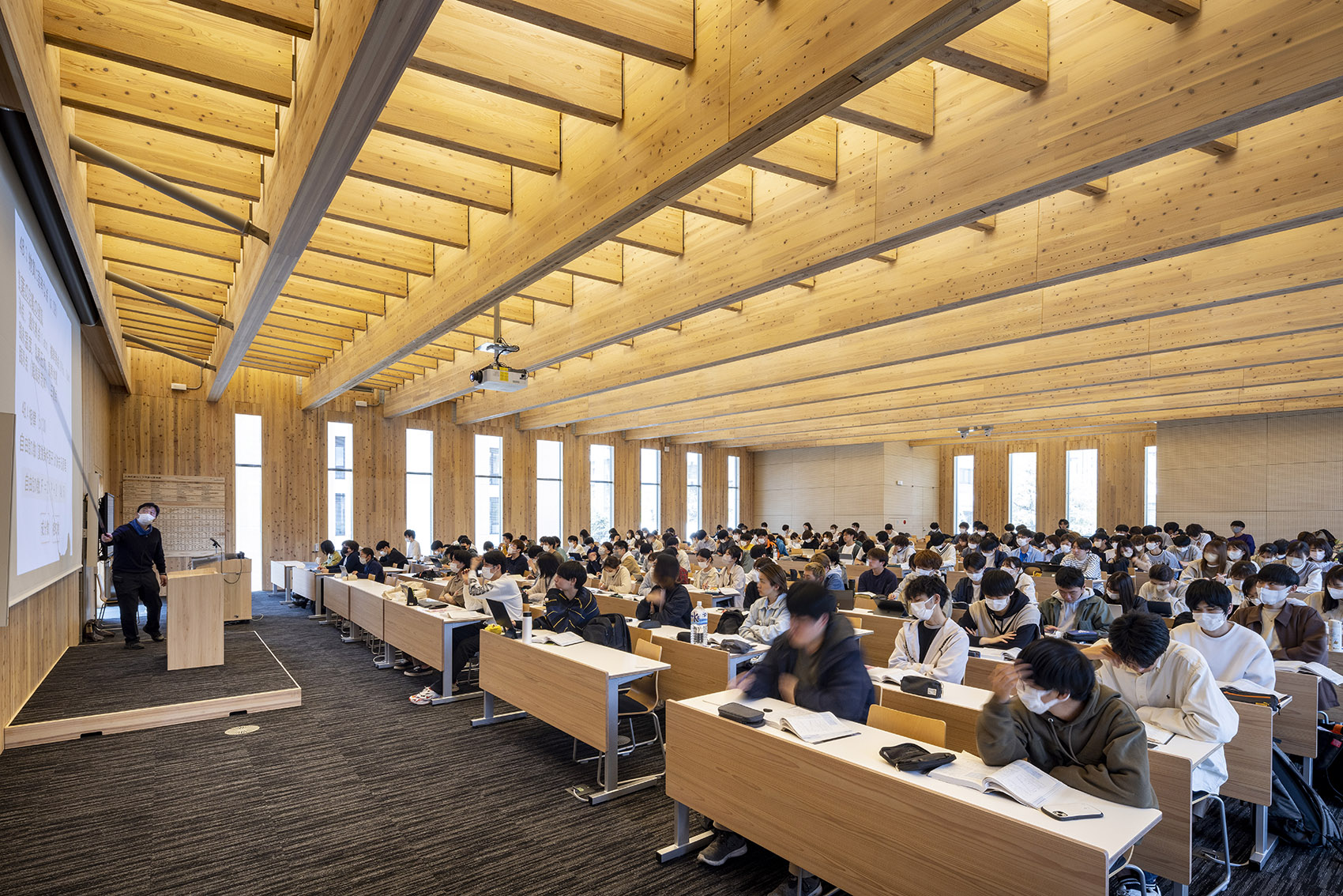 Okayama University “Okayama Visionary Commons”(OUX) by Kengo Kuma and ...