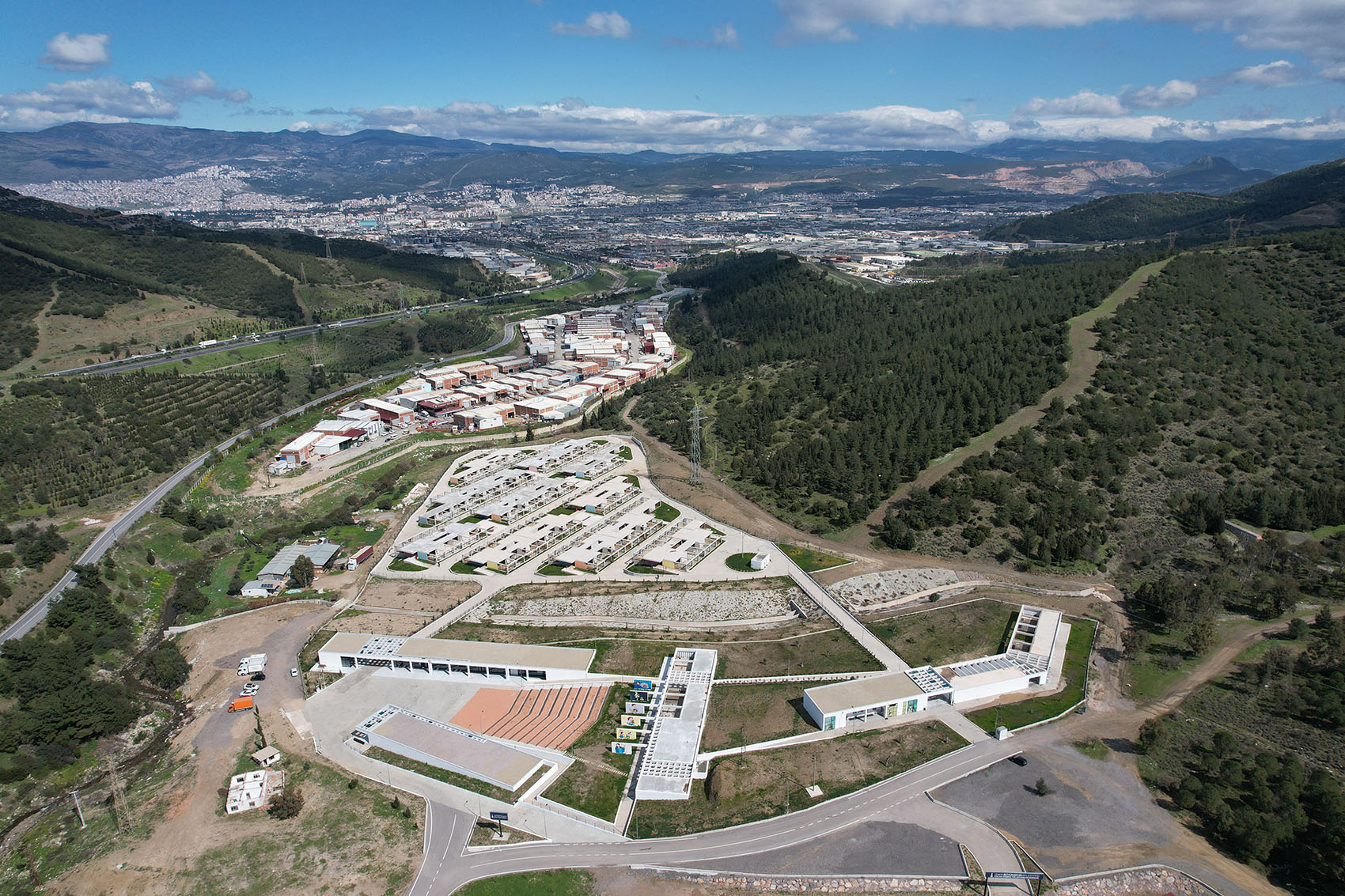 PAKO STREET ANIMALS SOCIAL LIFE CAMPUS by Mert Uslu Architecture - 谷德设计网