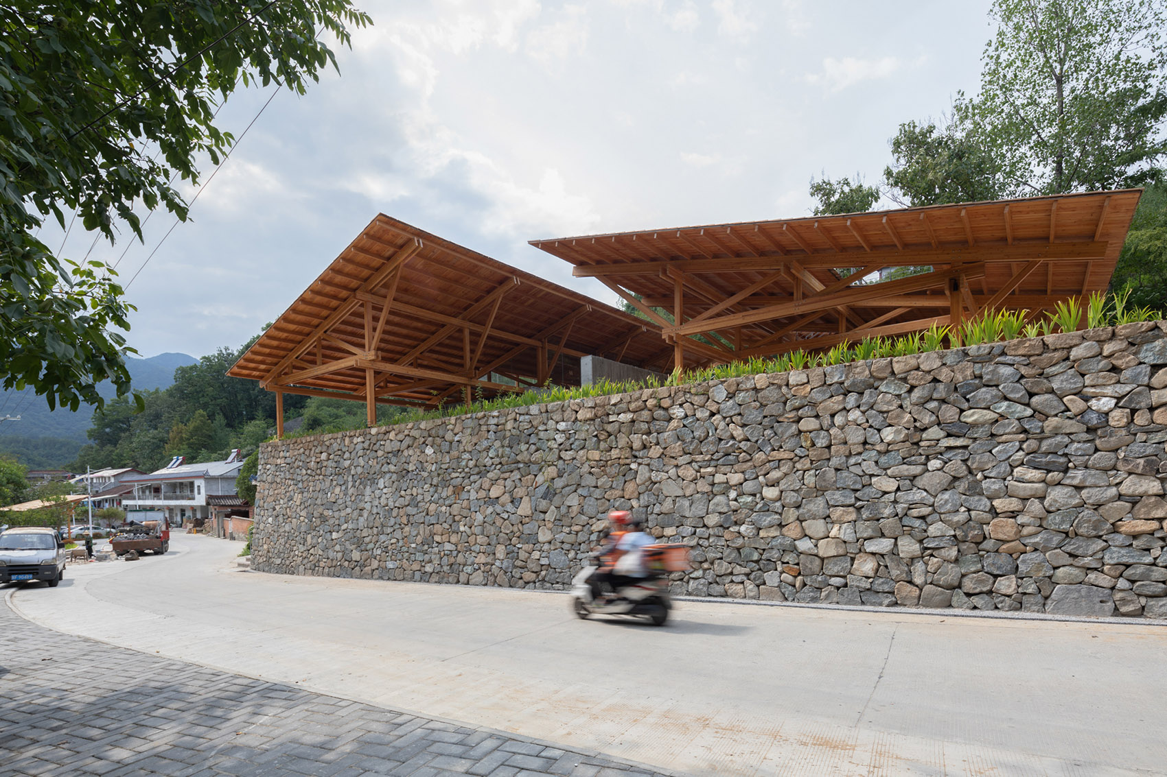 Multifunctional Service Center of Liuba Mountain Scenic Area by Shulin Architectural Design - 谷德设计网