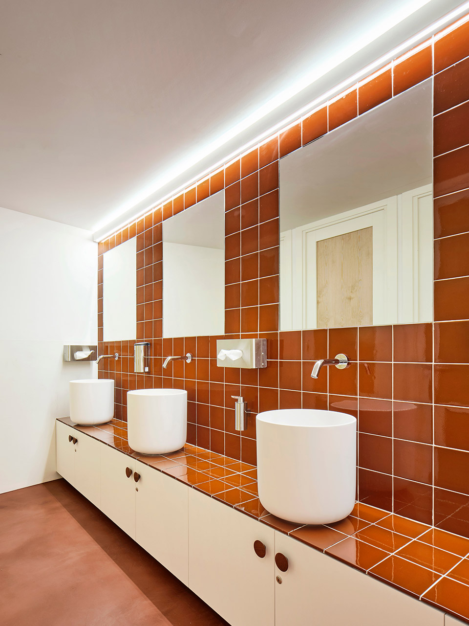 Casa Pich i Pon. LOOM Plaza Catalunya by SCOB - 谷德设计网