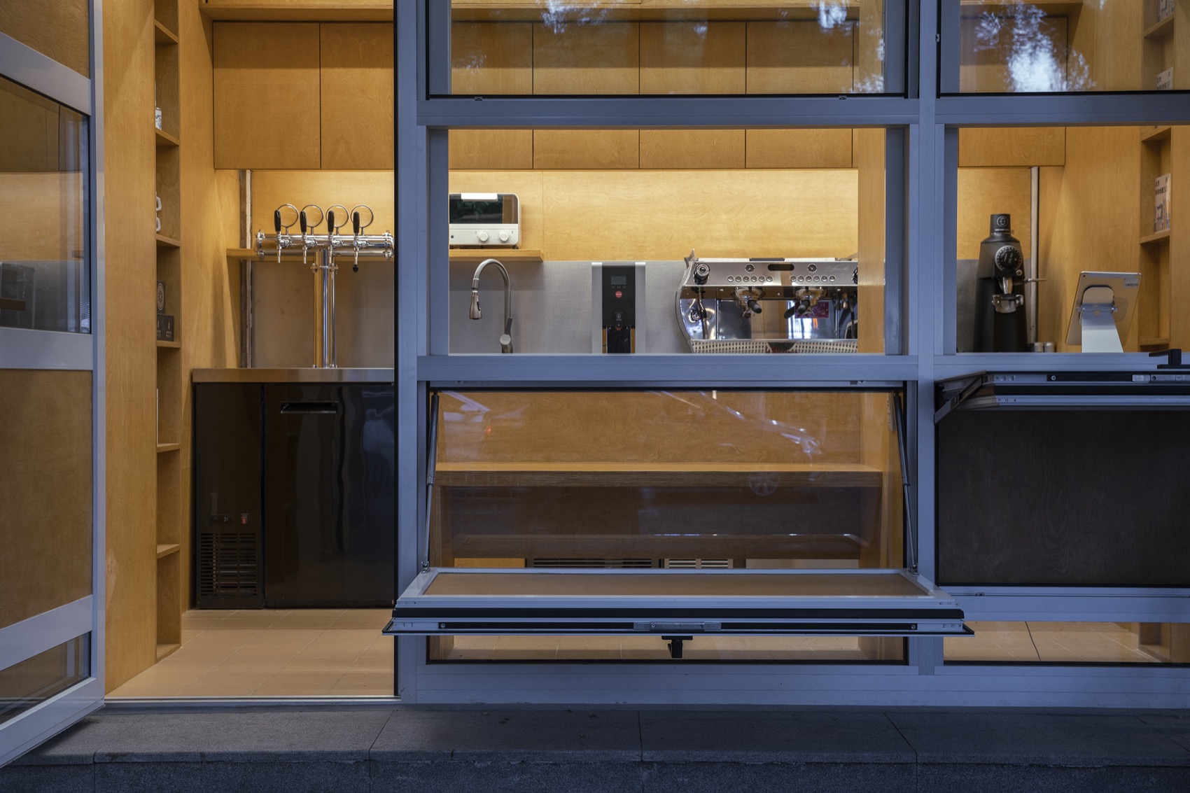 Cenchi Coffee Jiaodaokou shop by SpaceStation - 谷德设计网
