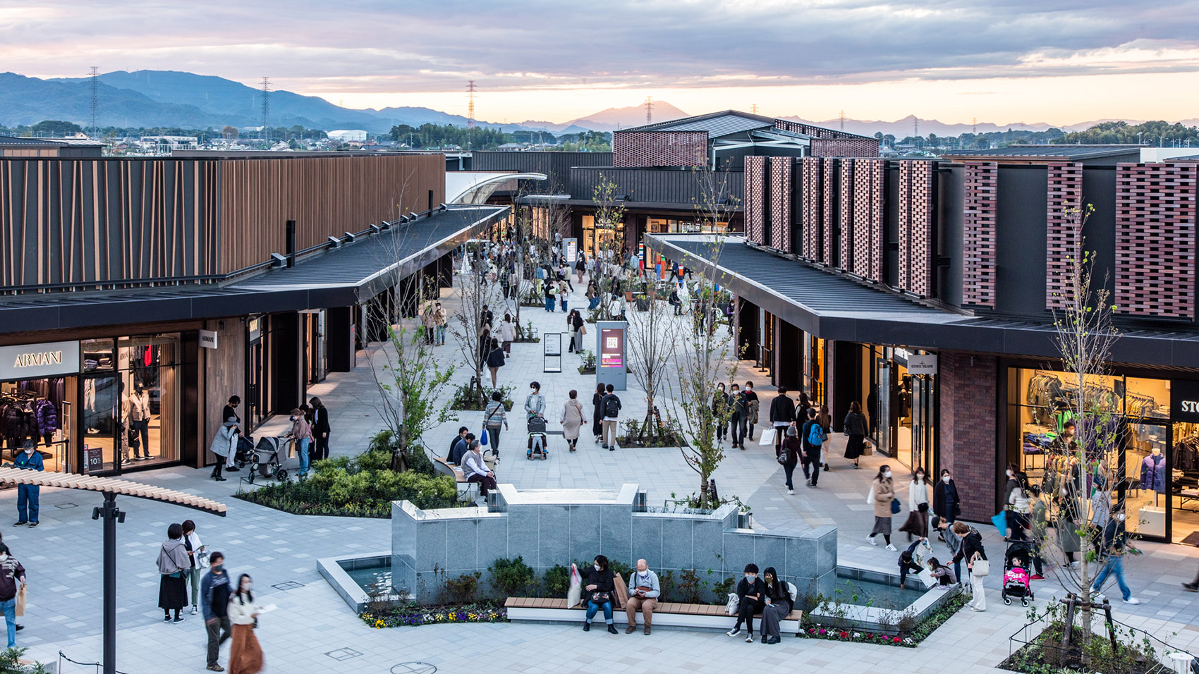 Fukaya-Hanazono Premium Outlets ® by Mitsubishi Jisho Design Inc. - 谷德设计网